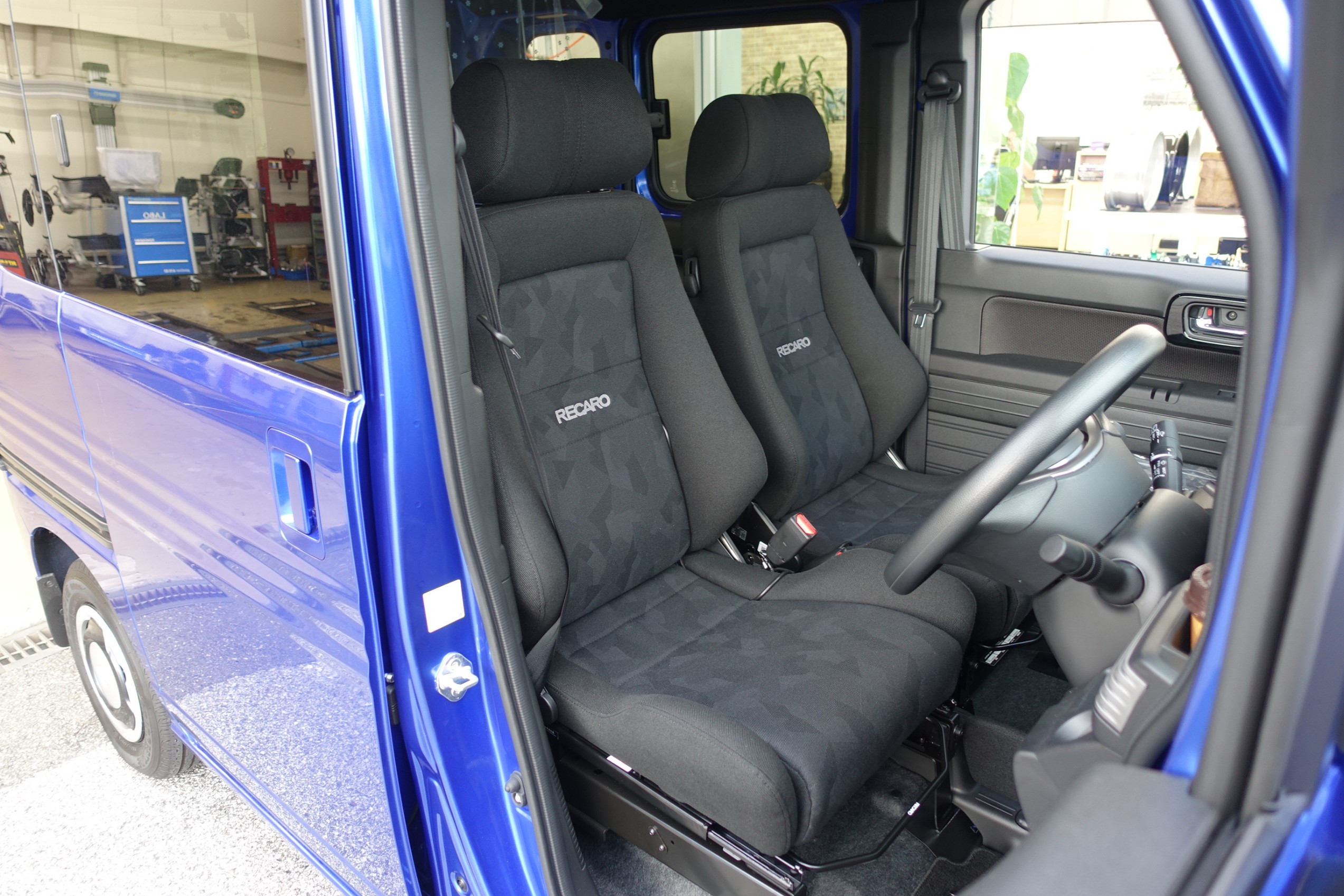 “超”遠方からのご来店、本当にありがとうございました！ホンダ N-VAN（JJ1）に「RECARO ERGOMED‐D」を2脚セットで取り付け！ | ホンダ N-VAN | 店長アサコのブログ ...