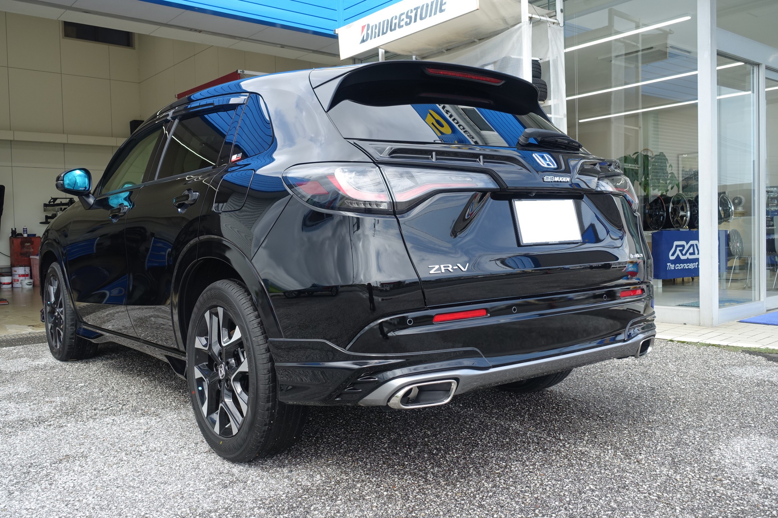 “心地よいサウンド”と“圧倒的な存在感”をゲットしたい方には4本出しがオススメですよ！ホンダ ZR-V（RZ5）に「無限 スポーツエキゾースト ...