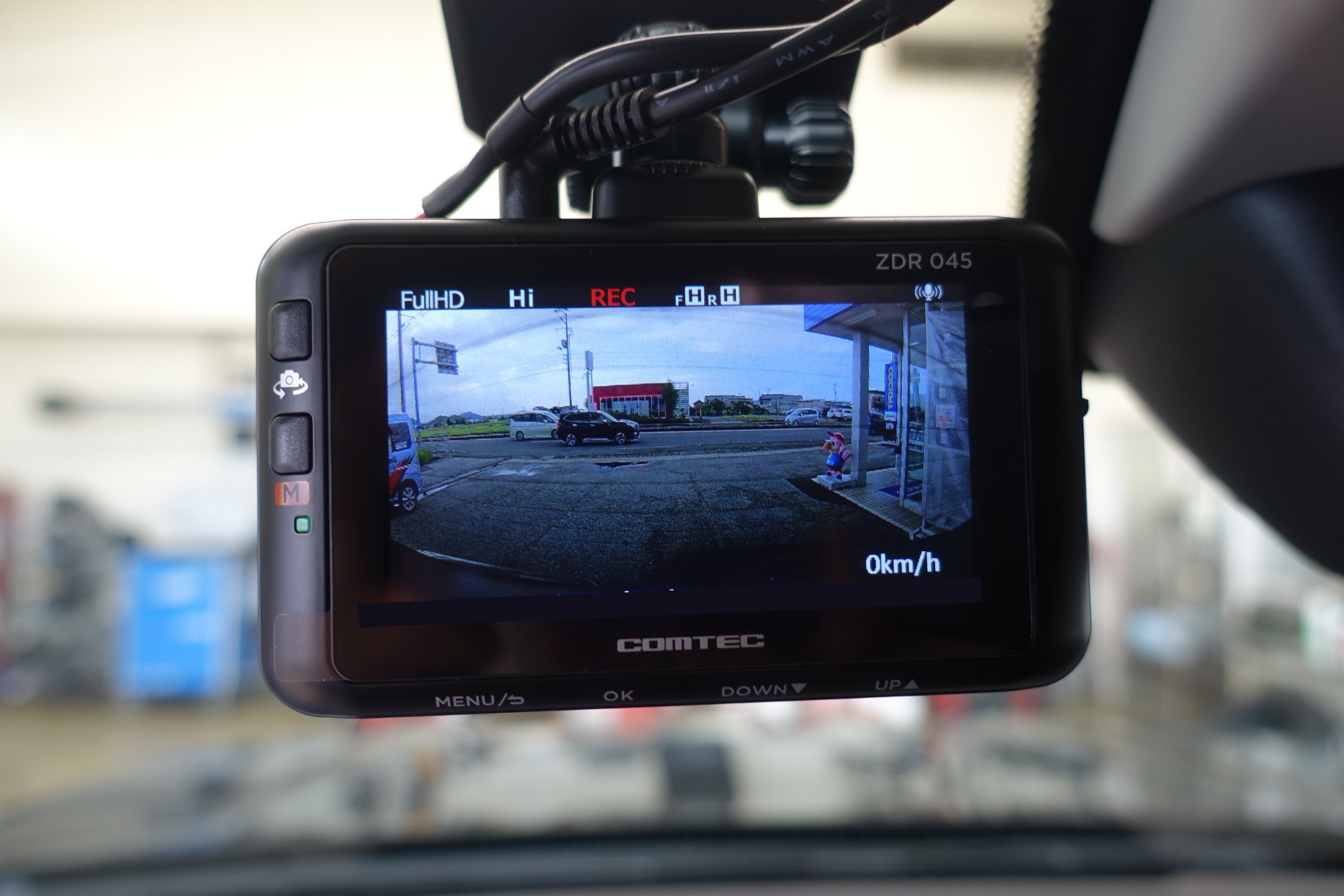 操作性と視認性にこだわって、こんな場所に取り付けました！ホンダ ZR-V（RZ5）に「ユピテル MSSS対応 レーザー＆レーダー探知機 ...