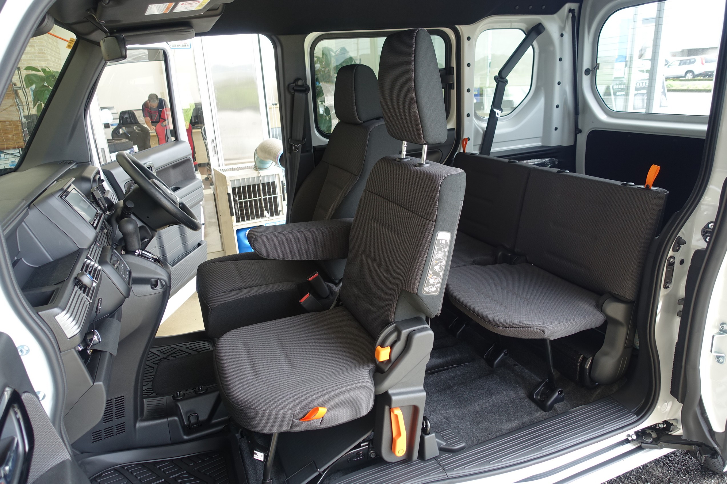 なにげない日常を最高の瞬間に変える魔法のアイテム！ホンダ N-VAN（JJ2）に「RECARO LX-F」を2脚セットで取り付けました！ | ホンダ N-VAN | 店長アサコのブログ ...