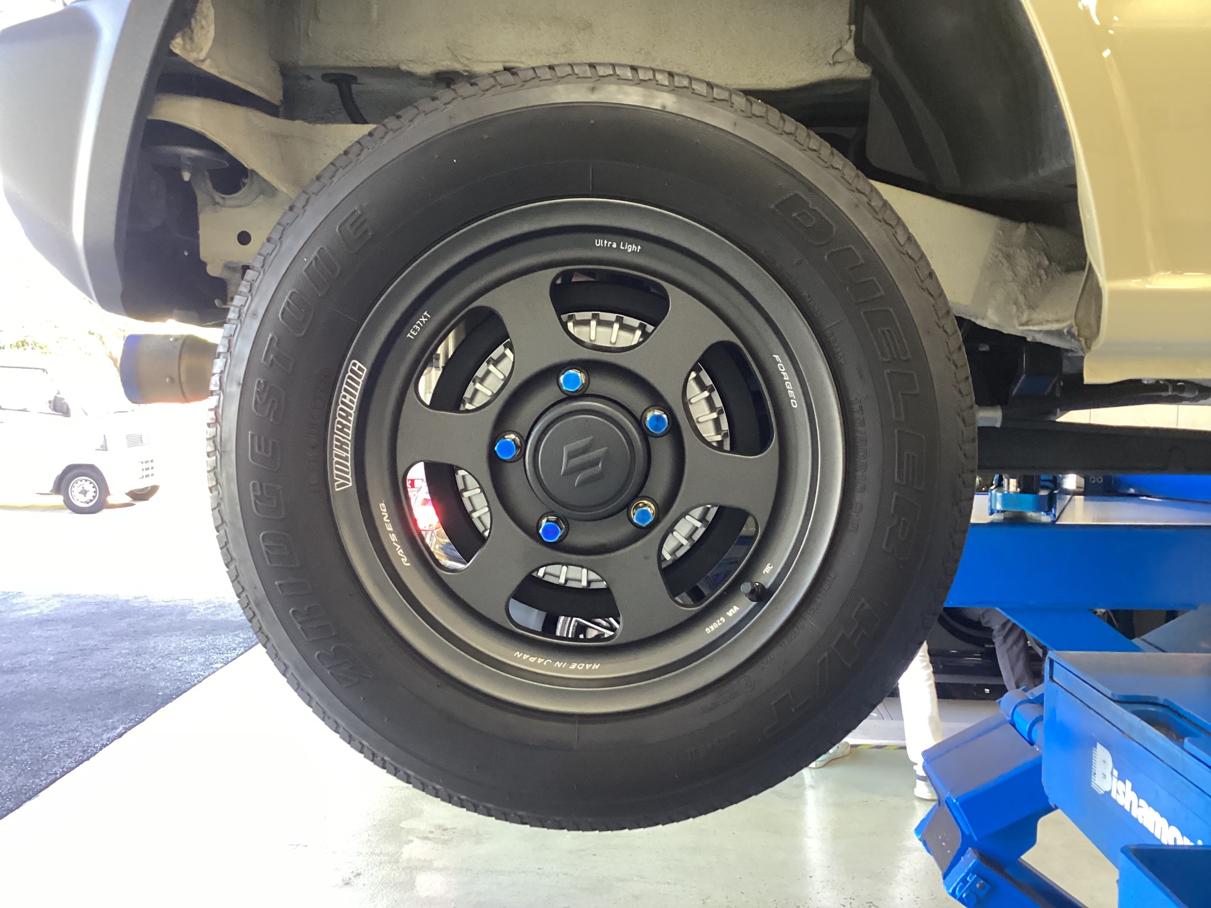 SUZUKI Jimny JB64W RAYSホイール取付 | 取り付け事例 | コクピット21世田谷 | お店の取付加工事例紹介