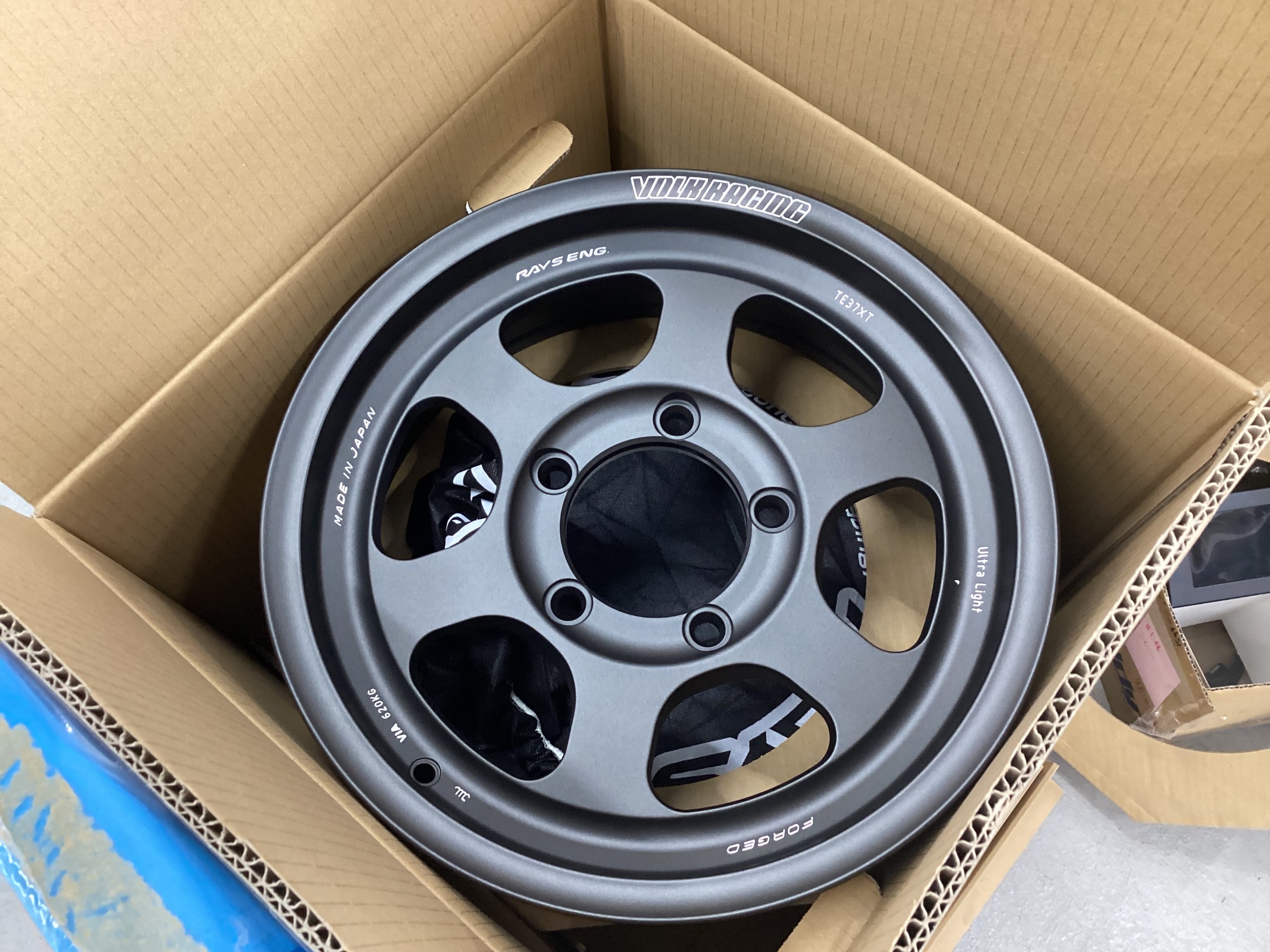 SUZUKI Jimny JB64W RAYSホイール取付 | 取り付け事例 | コクピット21世田谷 | お店の取付加工事例紹介