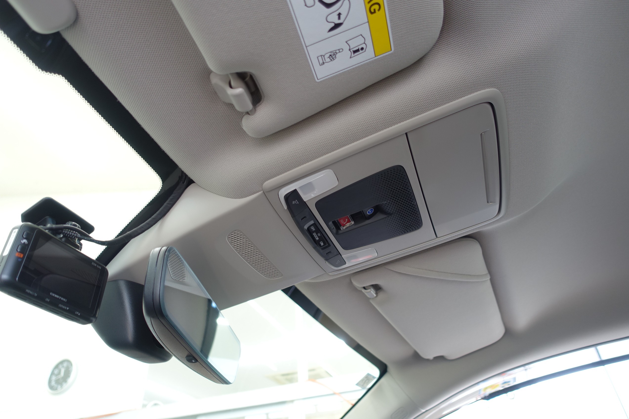 操作性と視認性にこだわって、こんな場所に取り付けました！ホンダ ZR-V（RZ5）に「ユピテル MSSS対応 レーザー＆レーダー探知機 ...