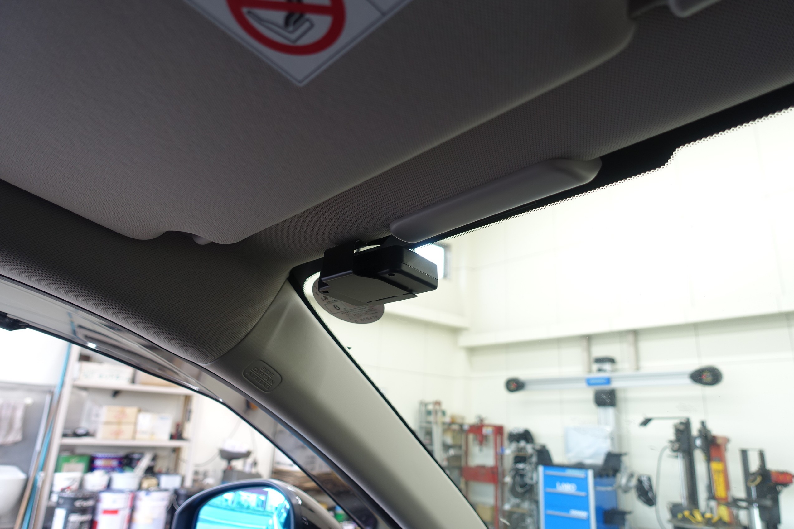 操作性と視認性にこだわって、こんな場所に取り付けました！ホンダ ZR-V（RZ5）に「ユピテル MSSS対応 レーザー＆レーダー探知機 ...