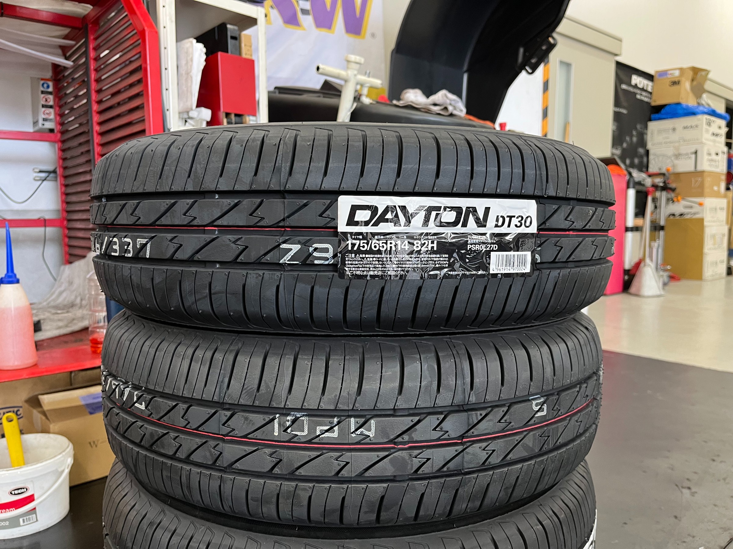 FIT GE5 … タイヤ交換。 | スタッフ日記 | コクピット21世田谷 | 車のカスタマイズにかかわるスタッフより