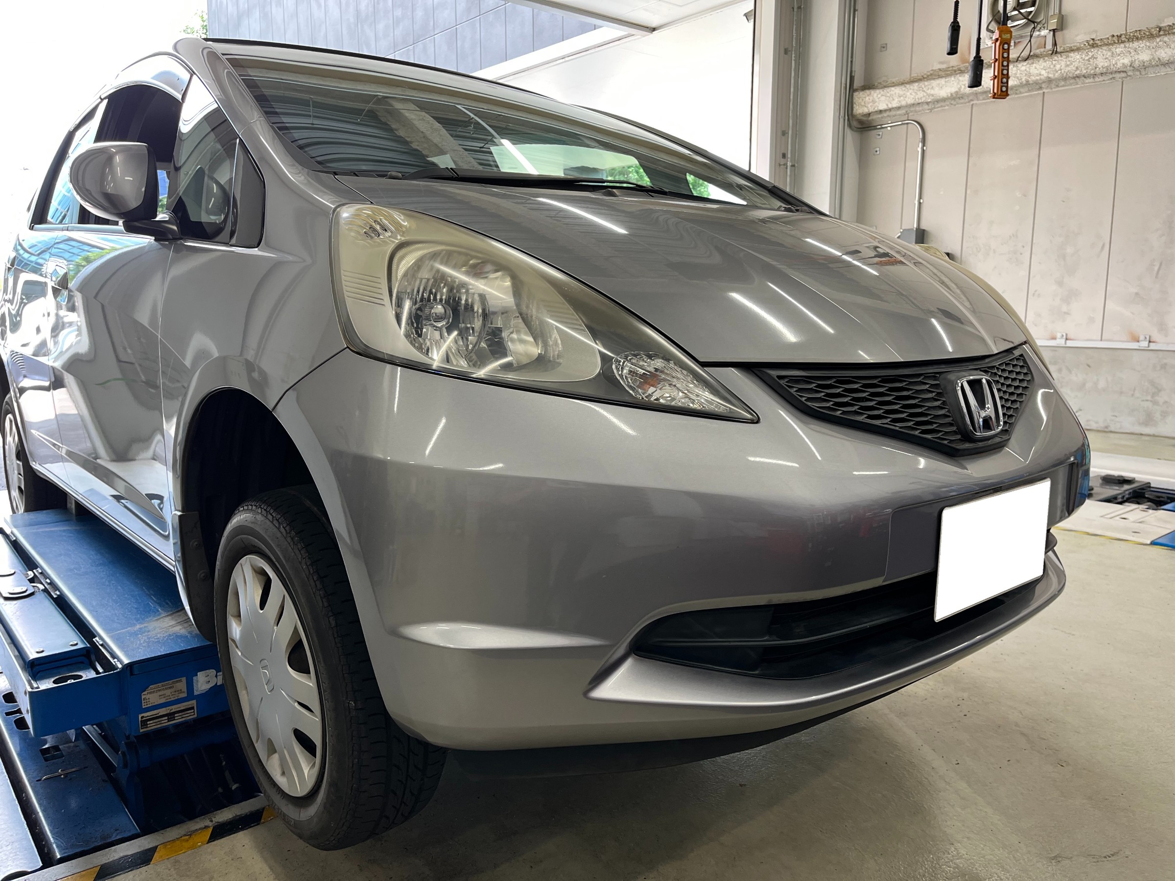 FIT GE5 … タイヤ交換。 | スタッフ日記 | コクピット21世田谷 | 車のカスタマイズにかかわるスタッフより