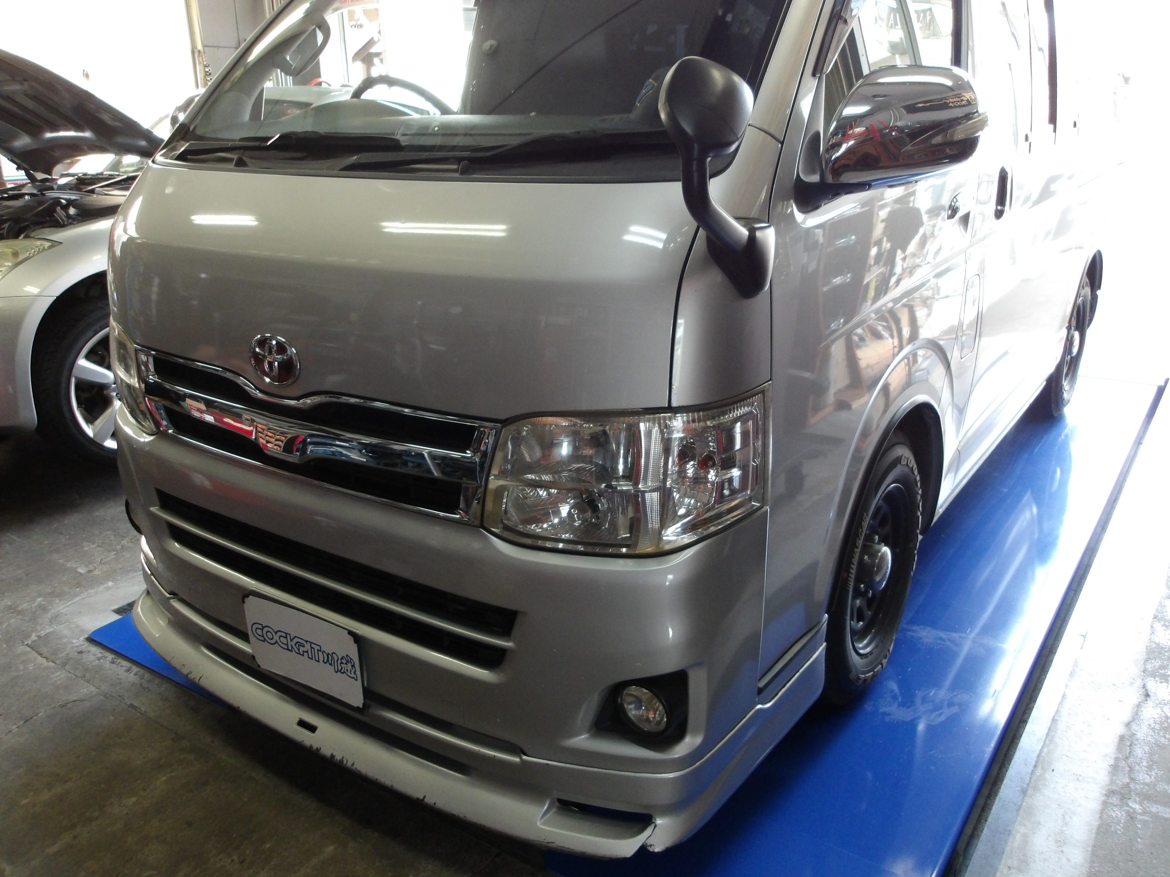 ハイエース（KDH201V）アライメント測定＆調整。 | トヨタ ハイエース ホイール > 4輪トータルアライメント測定・調整 | 作業日誌 | コクピット 川越 | お店の得意技紹介