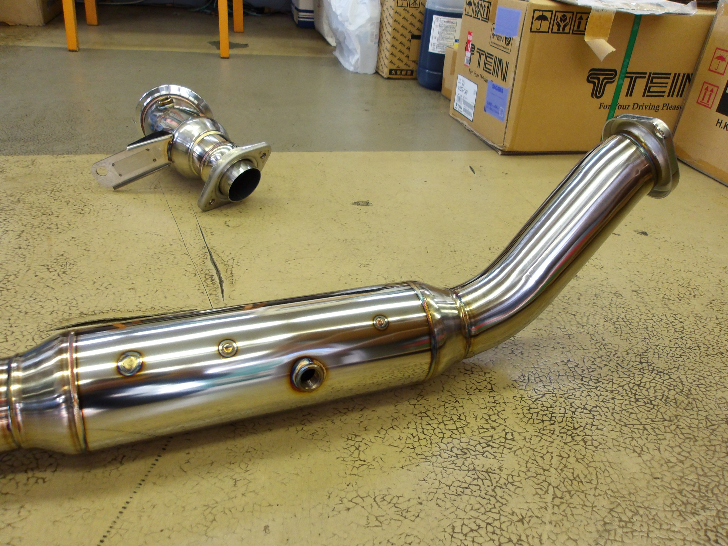 GRヤリス（GXPA16）HKS製メタルキャタライザー（保安基準適合）装着。 | トヨタ GRヤリス 吸・排気系 吸・排気系 > マフラー取付 | 作業日誌 | コクピット 川越 | お店の得意技紹介