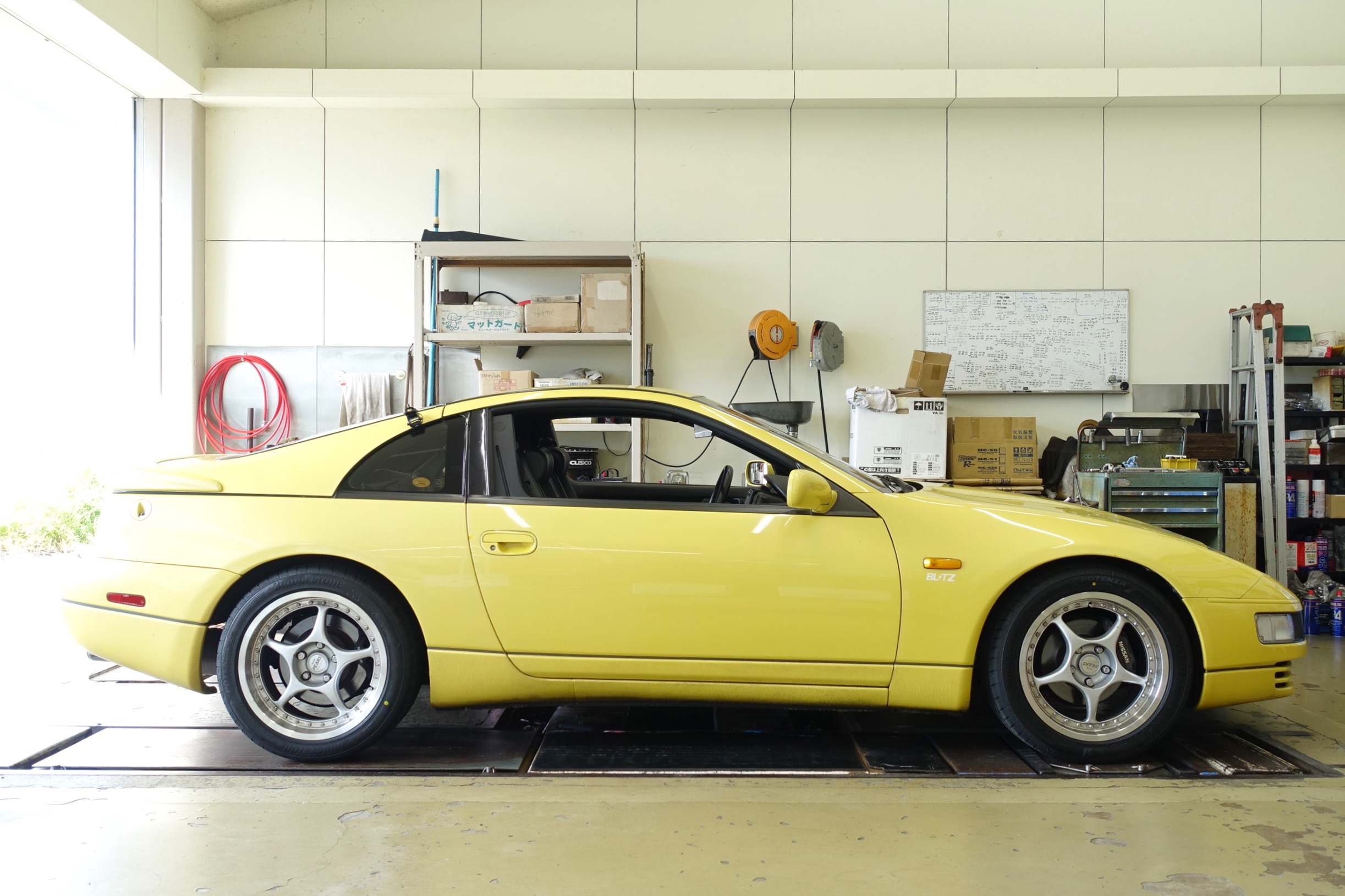 往年の名車ユーザーは定期的なホイールチェックも重要ですよ！日産 フェアレディZ（CZ32）に「ENKEI RPF1」＆「POTENZA ...