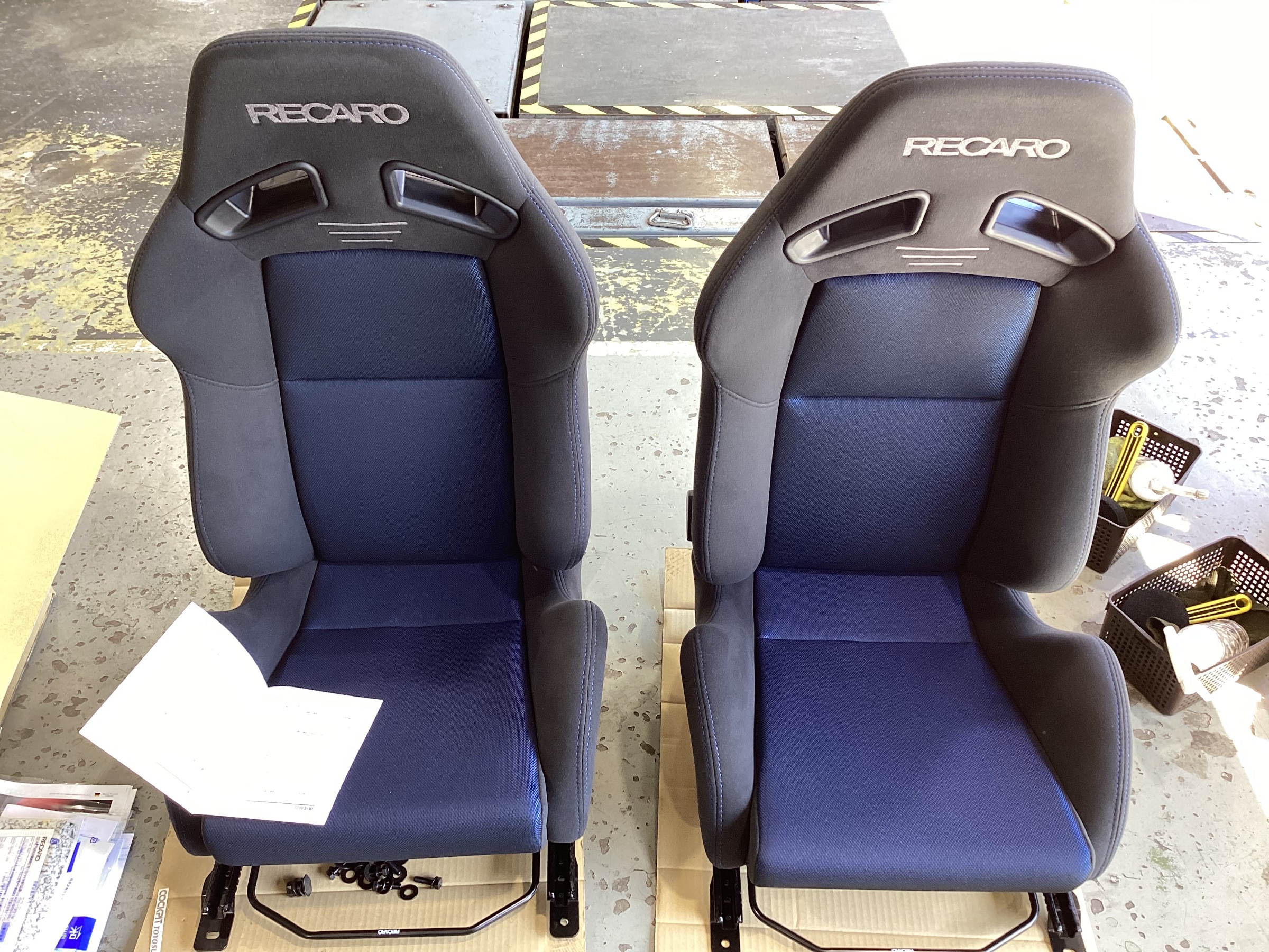 スイフトスポーツ ZC33 RECARO取付 | スズキ スイフト スポーツ インテリア | カスタマイズ別施工例 | コクピット豊洲 | お店の取付加工事例紹介