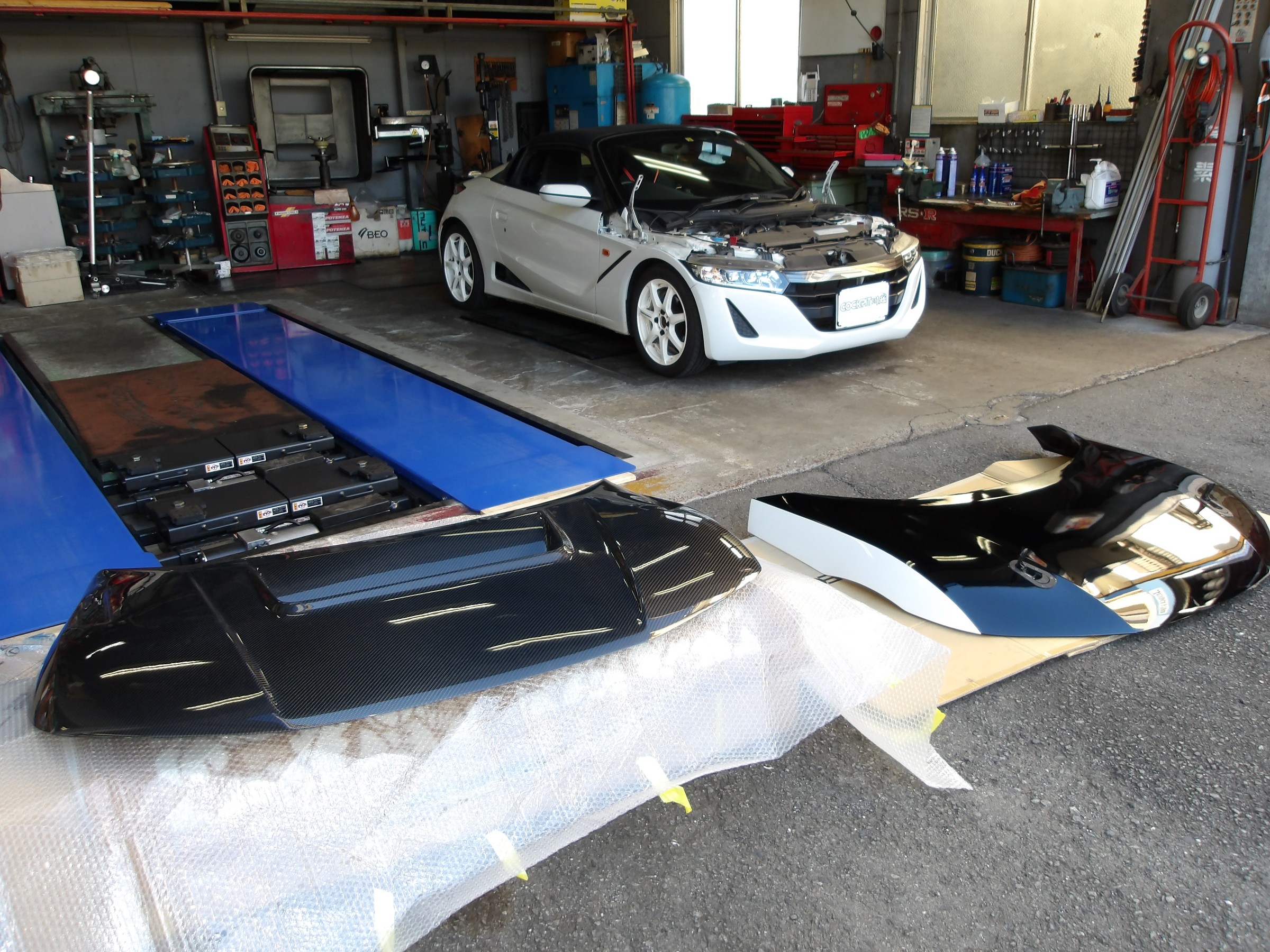 S660（JW5）car garage amis製カーボンボンネット装着。 | ホンダ S660 エクステリア エクステリア > エアロパーツ塗装、取付 | 作業日誌 | コクピット 川越 ...