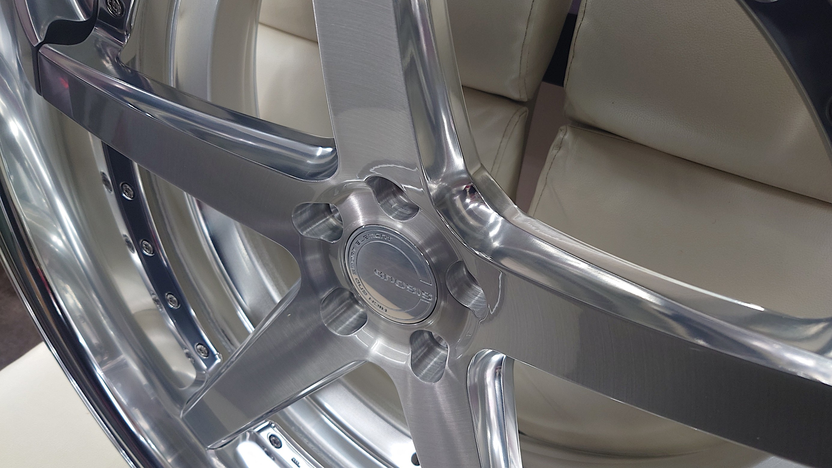 WORK（ワーク）新商品☆ GNOSIS（グノーシス）“CVF” が 早速「顔見せ」に来店しました ♪ | ホイール タイヤ > タイヤ・ホイール交換 | Feel Book | スタイル ...