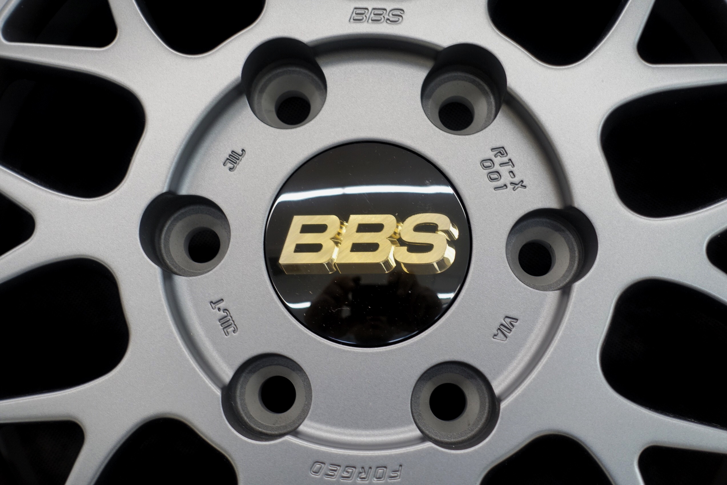 ハイエース専用の最新ホイール「BBS RT-X」を目の前で観察してみました！ | トヨタ ハイエース | 店長アサコのブログ | コクピット 55 | 車のカスタマイズにかかわるスタッフより