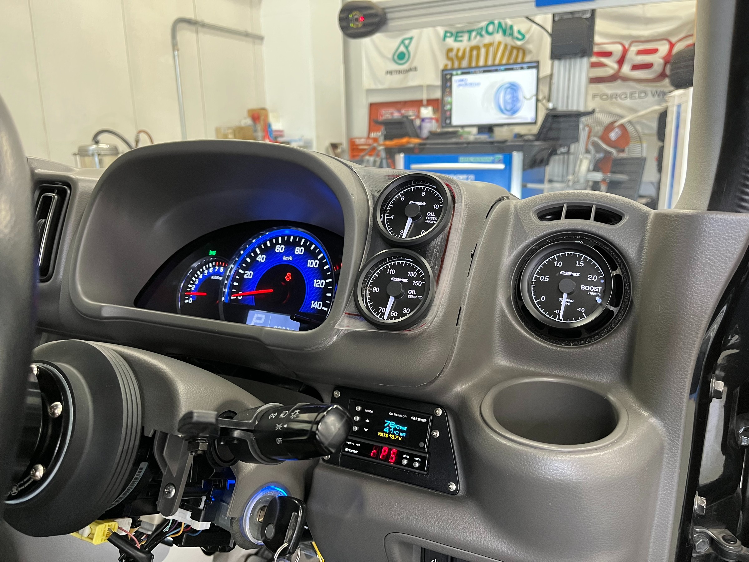 エブリイ（DA17）… 追加メーター作業。 | 取り付け事例 | コクピット21世田谷 | お店の取付加工事例紹介