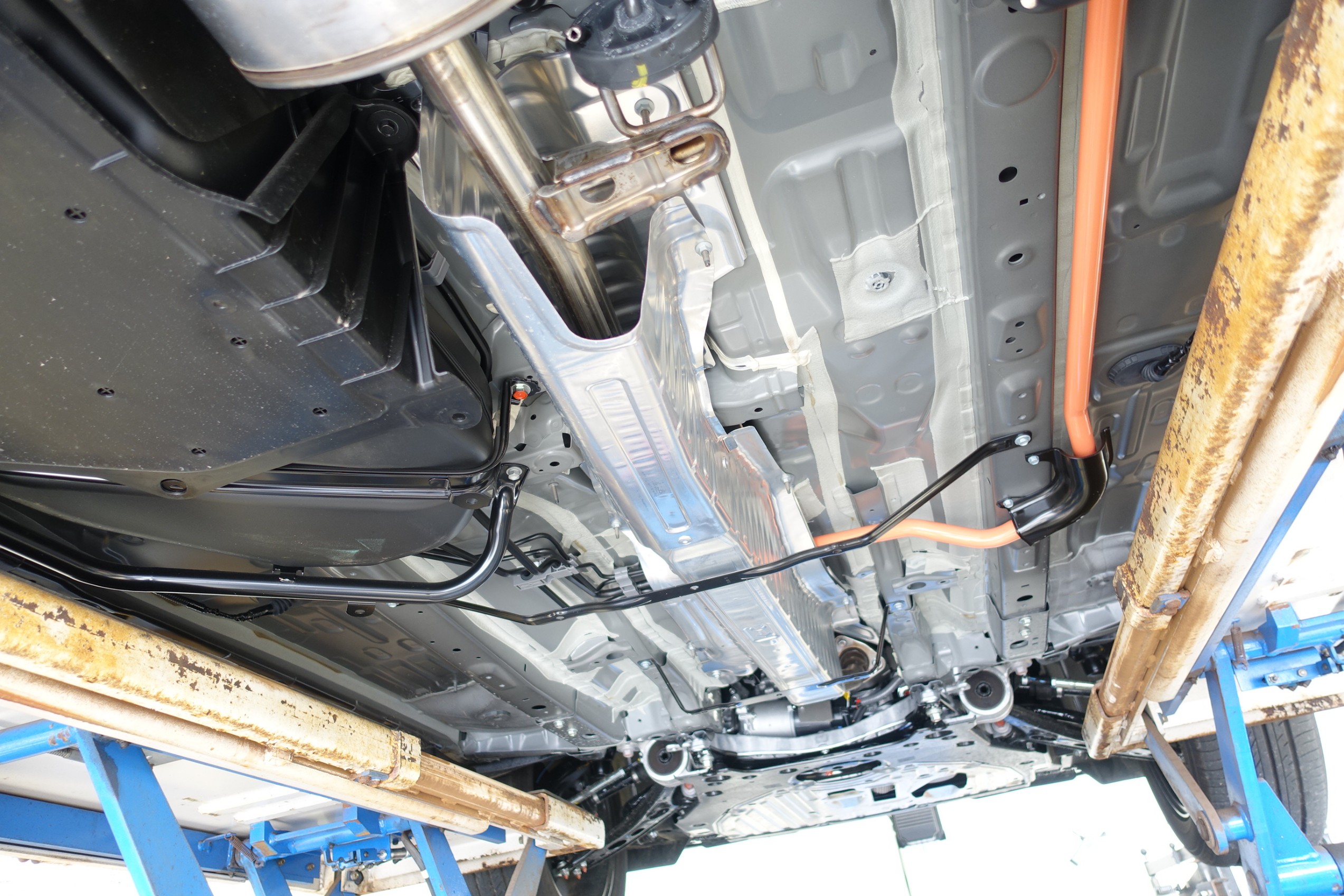 “心地よいサウンド”と“圧倒的な存在感”をゲットしたい方には4本出しがオススメですよ！ホンダ ZR-V（RZ5）に「無限 スポーツエキゾースト ...