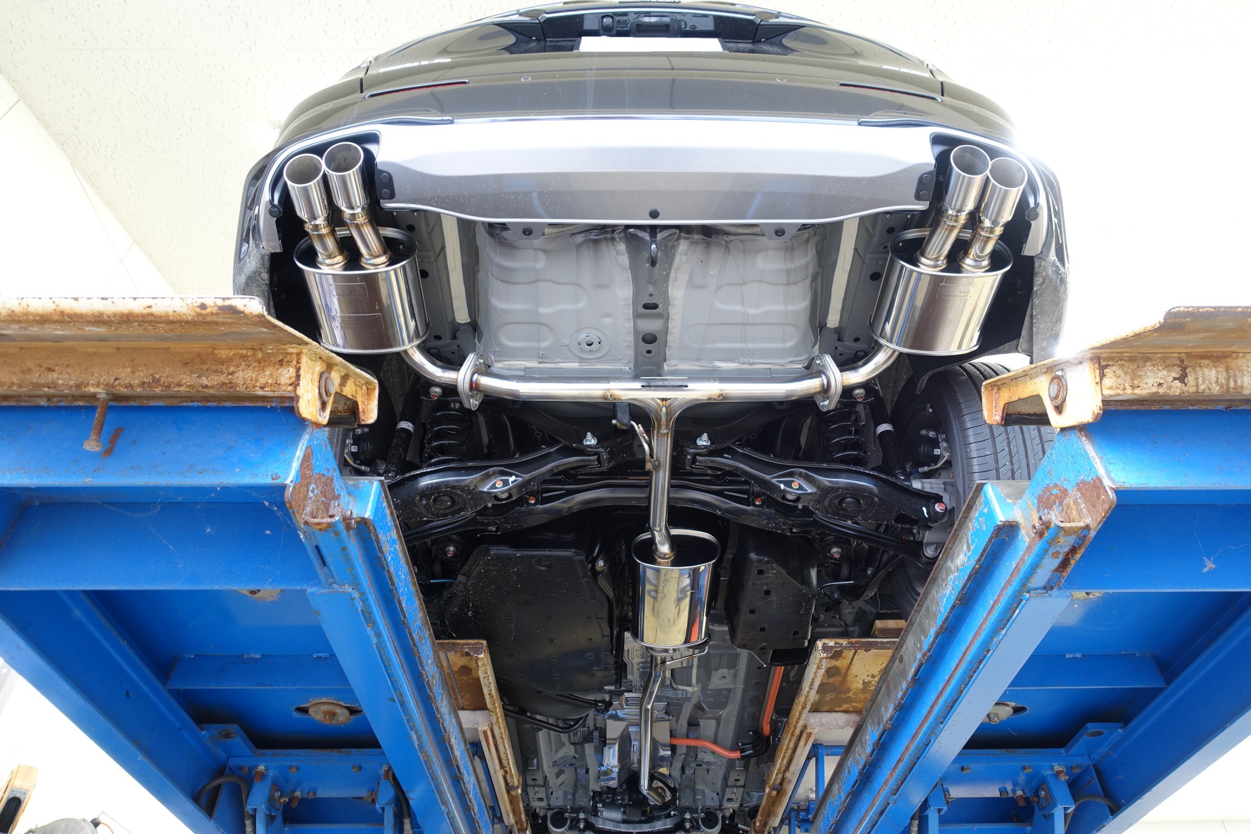 “心地よいサウンド”と“圧倒的な存在感”をゲットしたい方には4本出しがオススメですよ！ホンダ ZR-V（RZ5）に「無限 スポーツエキゾースト ...