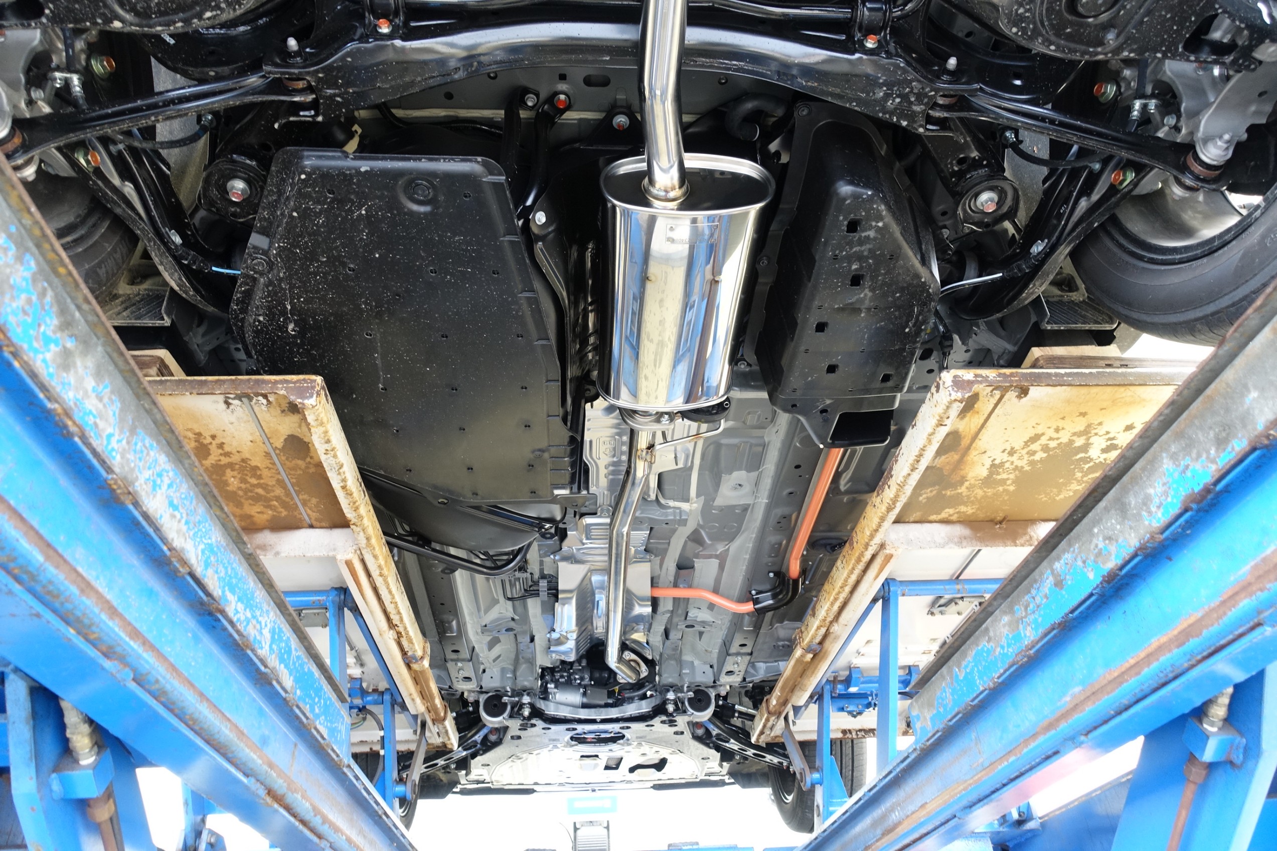 “心地よいサウンド”と“圧倒的な存在感”をゲットしたい方には4本出しがオススメですよ！ホンダ ZR-V（RZ5）に「無限 スポーツエキゾースト ...