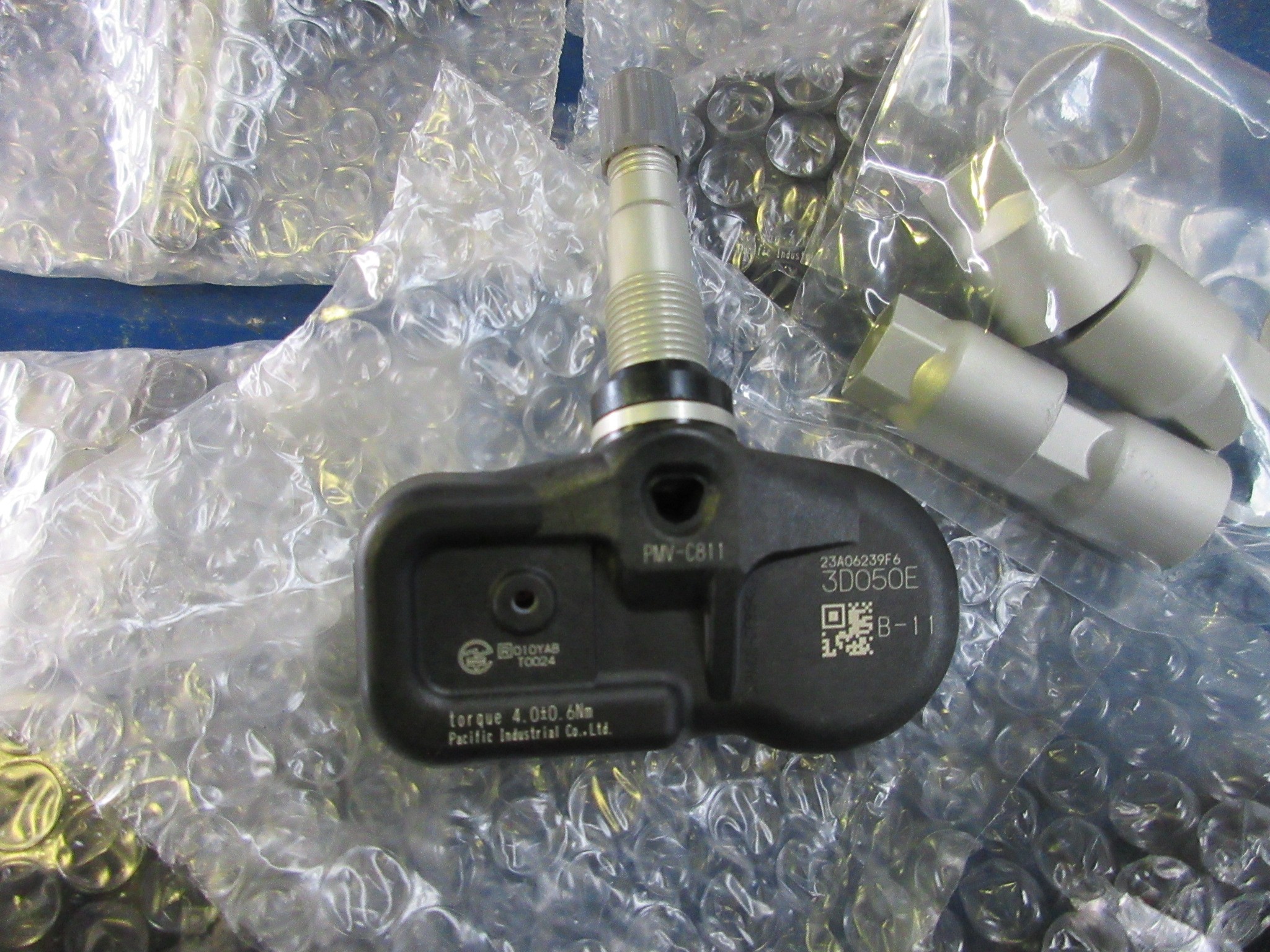 スタッドレスタイヤを新品にて装着予定ですが、装着しているTPMSのセンサーも併せて交換します | タイヤ タイヤ > エアバルブ交換 ...