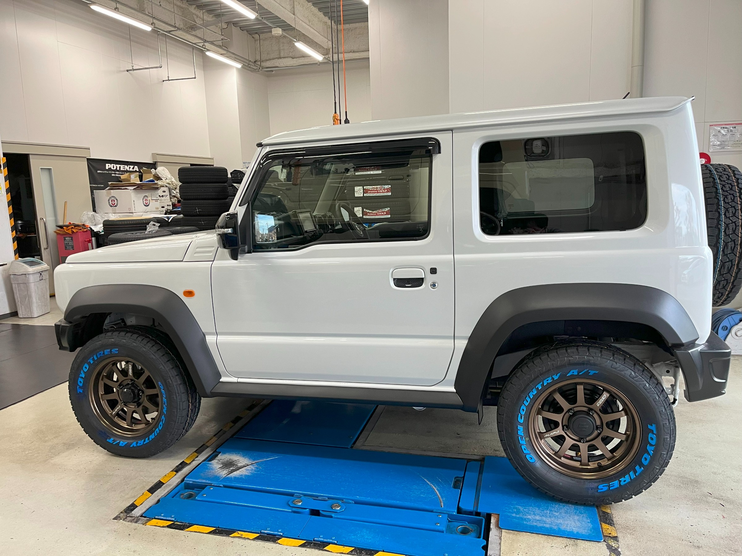 2024年仕事始め一発目は“ジムニーシエラ”から。【RAYS A LAP-J】装着！！ | 取り付け事例 | コクピット21世田谷 | お店の取付加工事例紹介