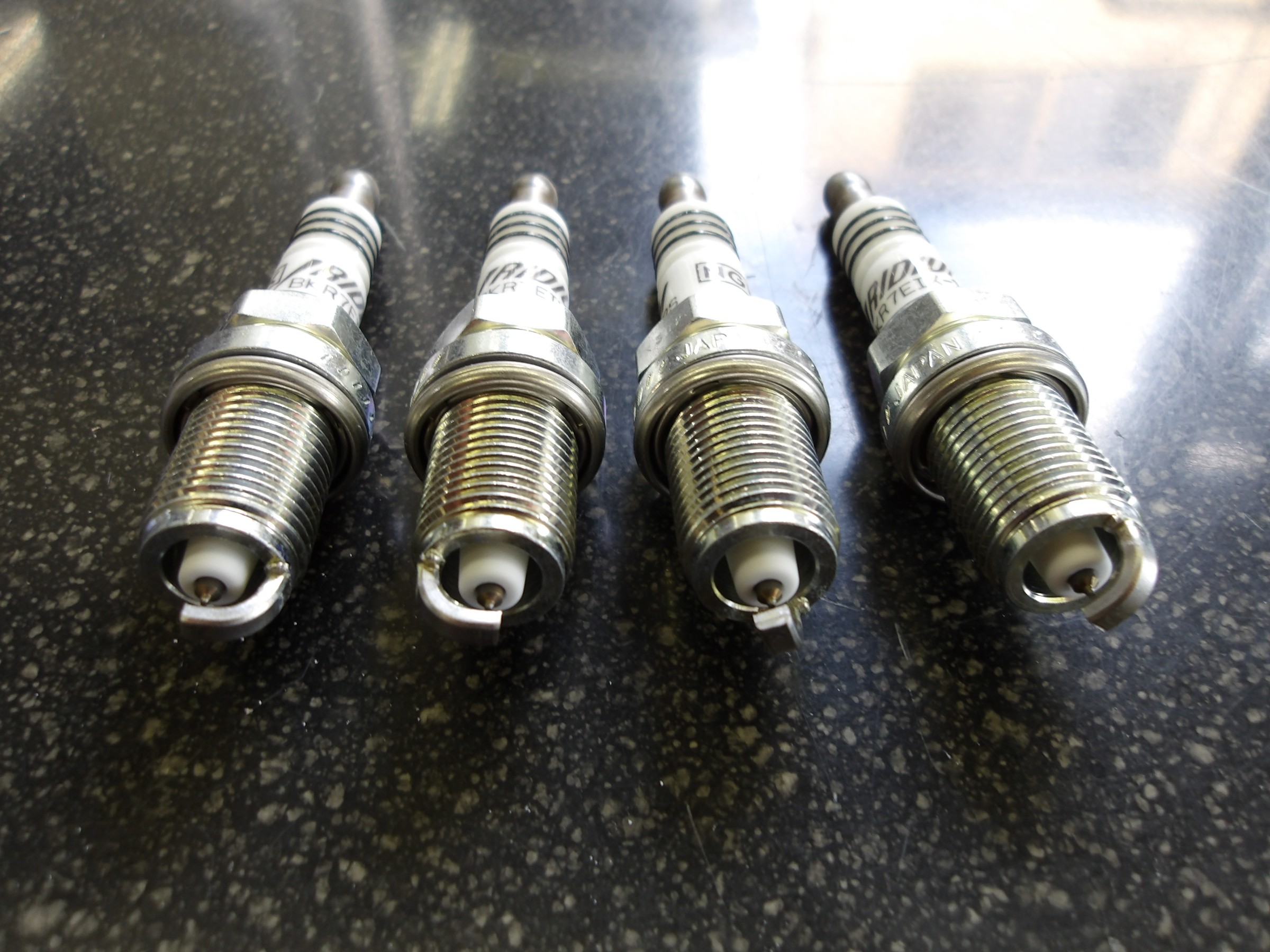 ミラージュ（CJ4A）スパークプラグコード＆スパークプラグ交換。 | 三菱 ミラ－ジュ その他パーツ その他 > その他、快適なカーライフ用品 ...