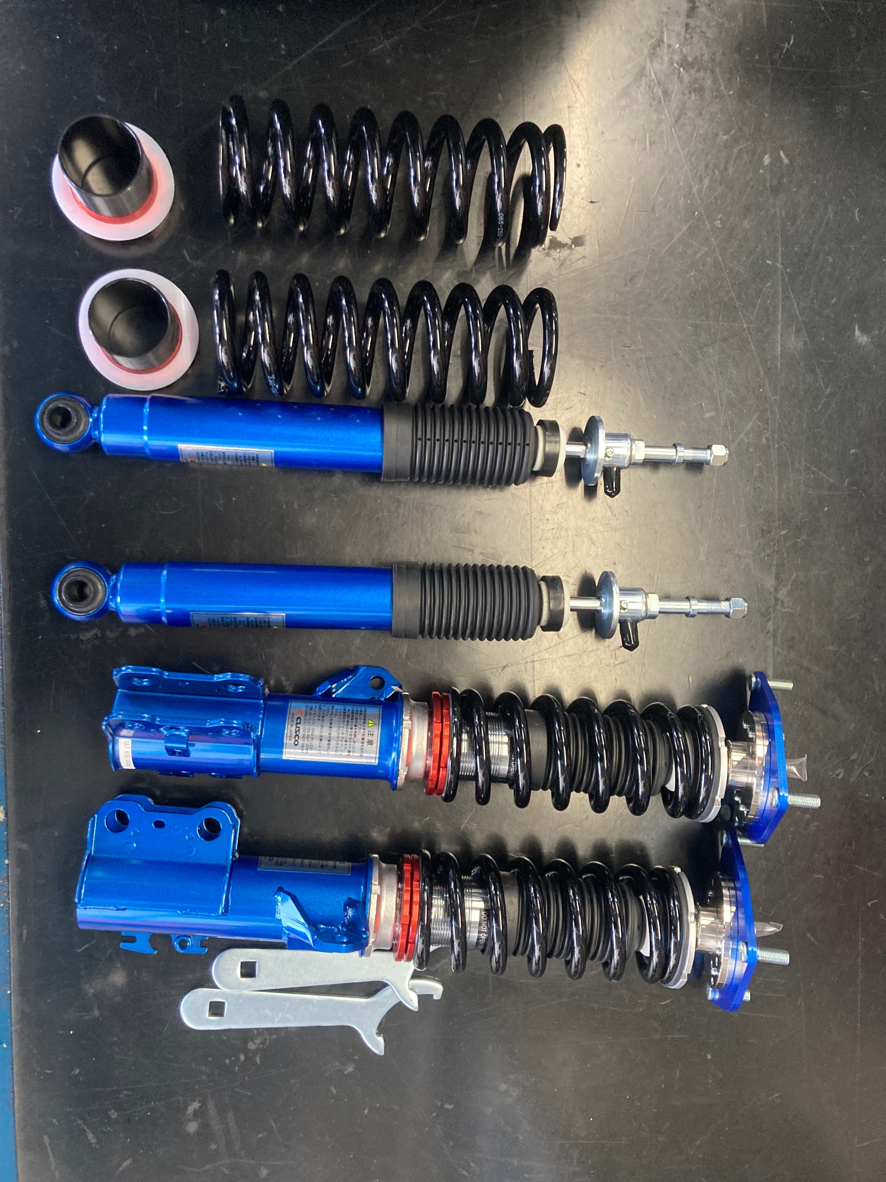 GRカローラに車高調取り付け。 | カスタマイズ日記 | コクピット 相模原 | 車のカスタマイズにかかわるスタッフより