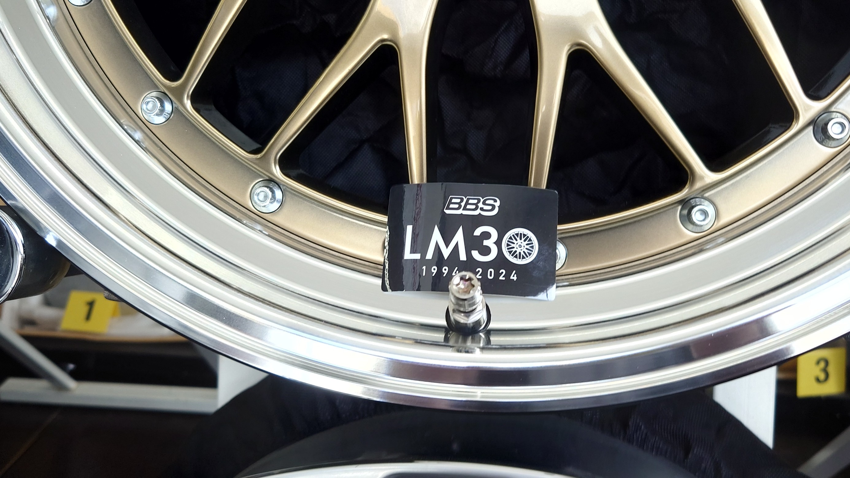 『結果発表～!! 』BBS “LM30 周年記念モデル” 第1位 !! 「ダイヤモンドゴールド & BKBDリム」 2024年 発売決定です | ホイール タイヤ > タイヤ・ホイール交換 ...