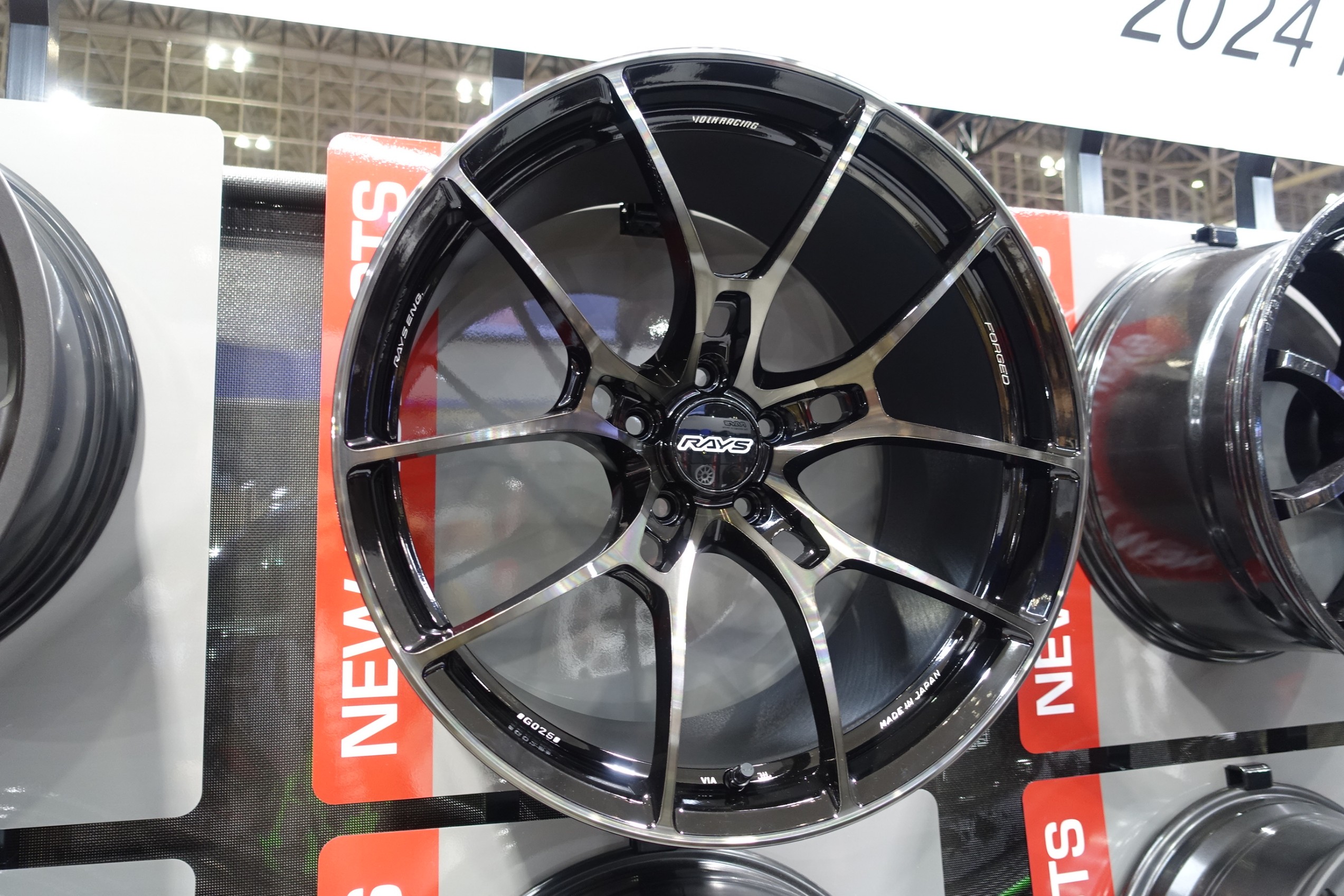 「東京オートサロン 2024 RAYSレイズブース」”G025 LTD” や "HOMURA 2×9L-RA”などなど今年も注目のホイールが ...