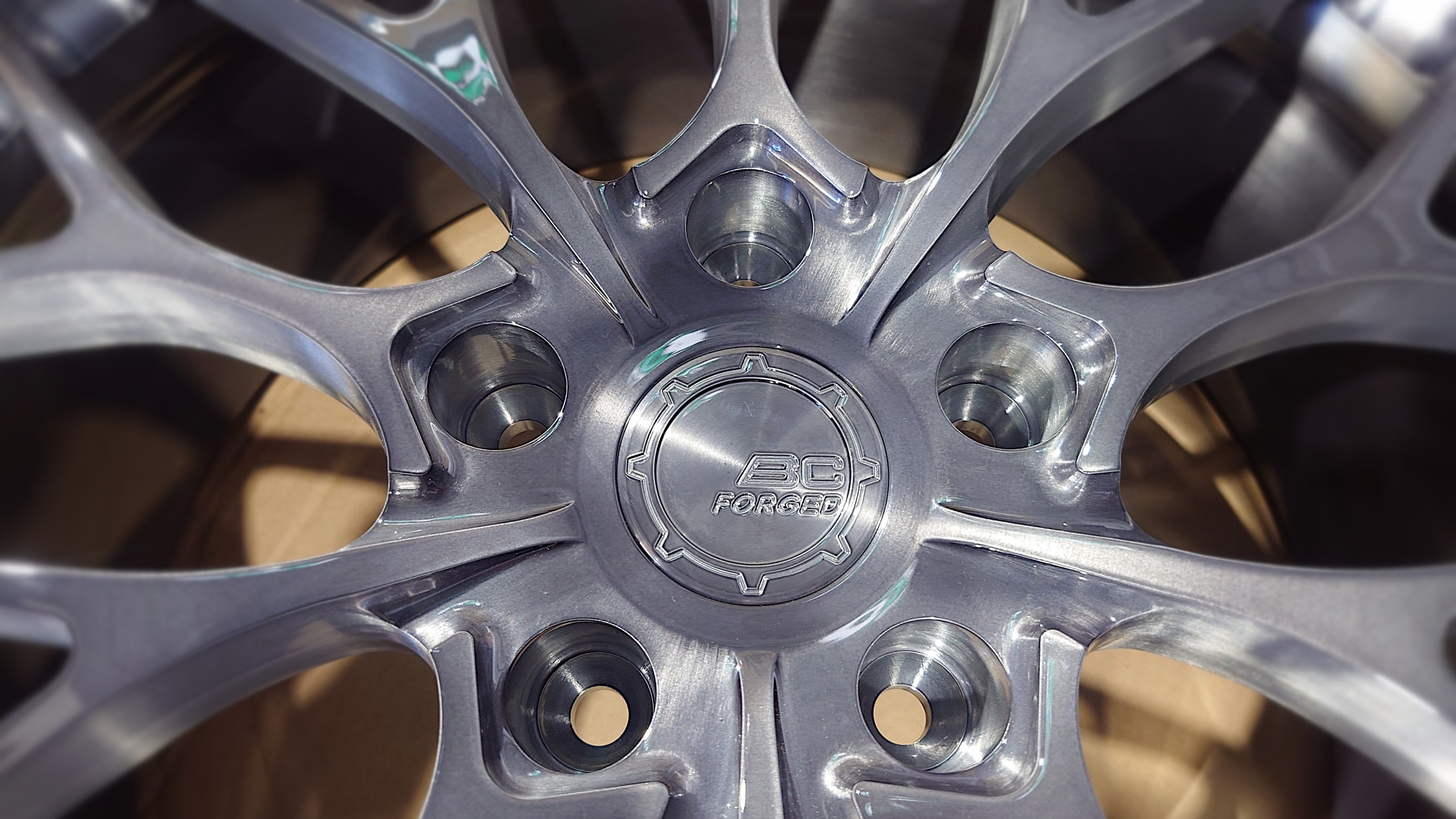 BC FORGED（ビーシーフォージド）KL23 の装着作業 ／ ポルシェ タイカン 4S | ポルシェ ホイール タイヤ > タイヤ ...