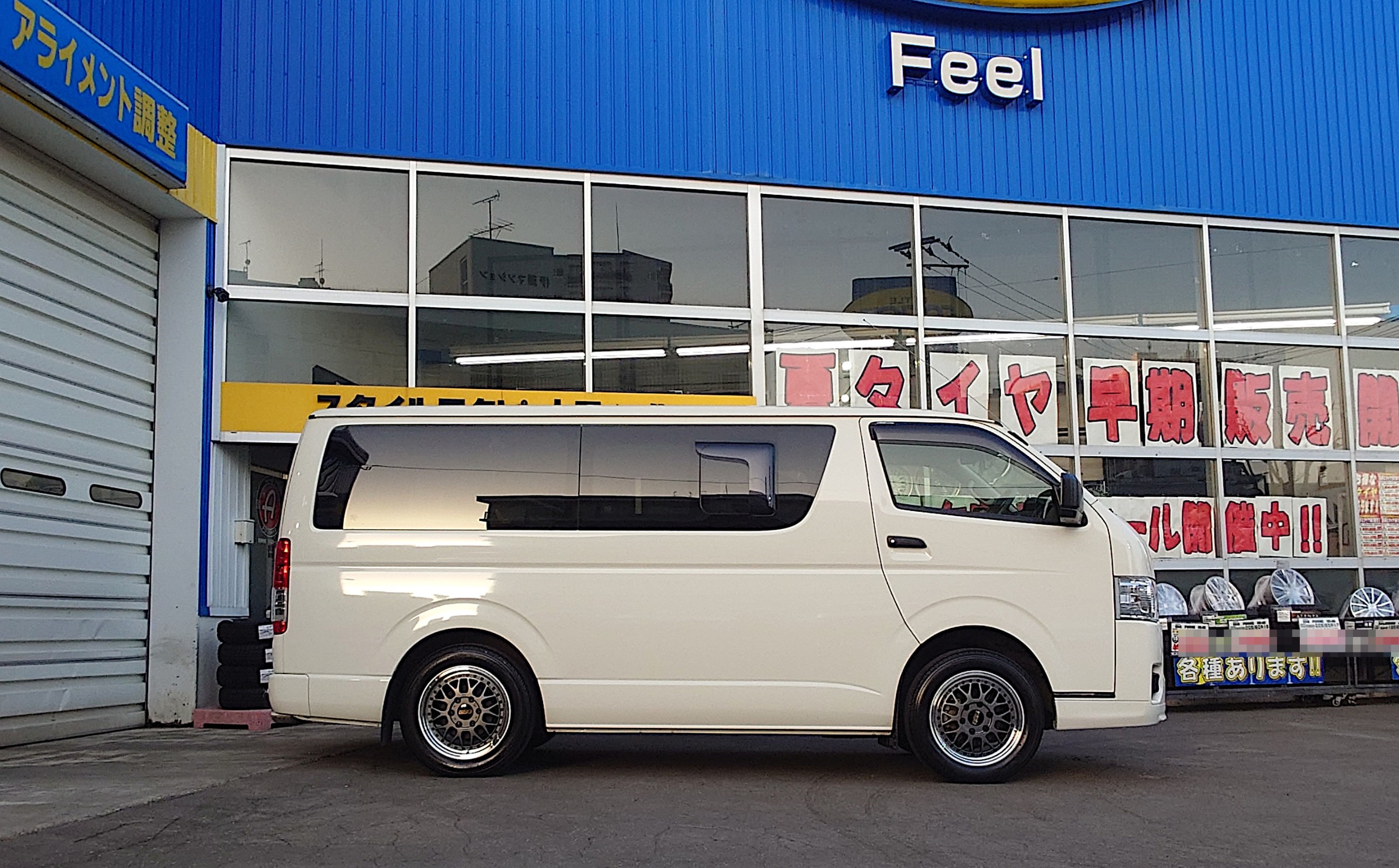 BBS RT-X & ブリヂストン GL-R の装着作業 ／ トヨタ ハイエース | トヨタ ハイエース ホイール タイヤ > タイヤ・ホイール交換 | Feel Book | スタイル ...