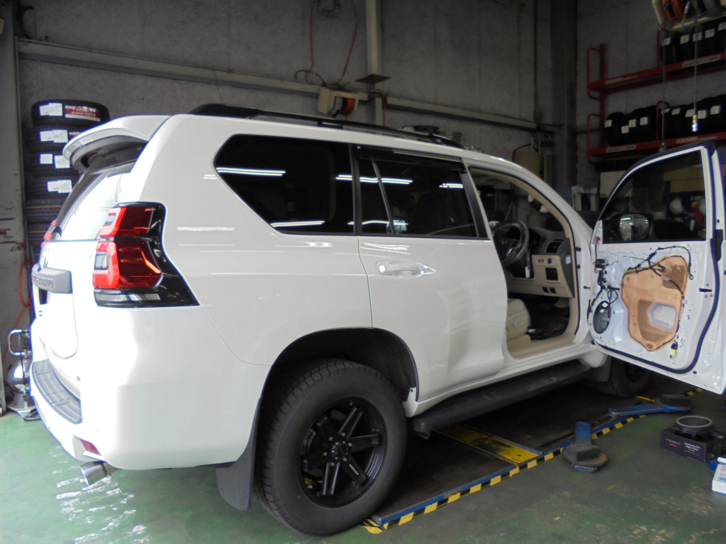 プレミアムタイヤセール開催中！ | 白樺の日常♬ | コクピット 白樺 | 車のカスタマイズにかかわるスタッフより