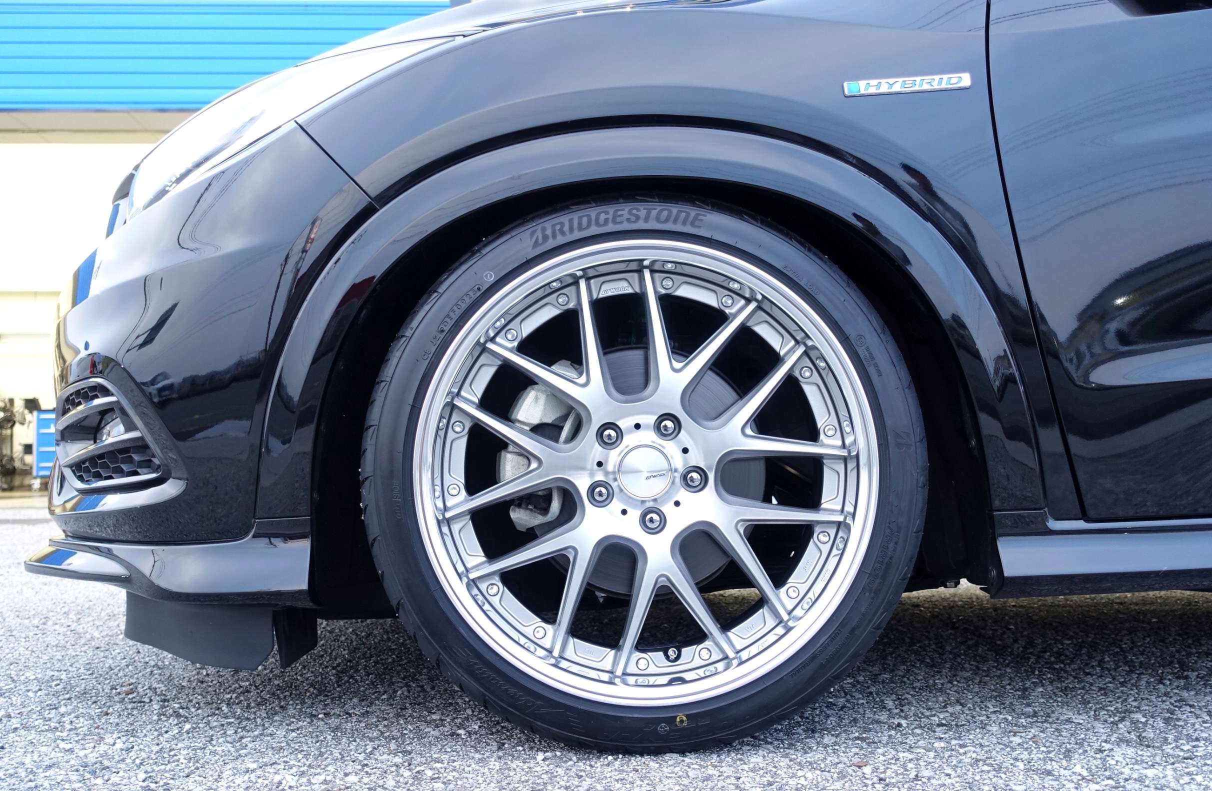 先を見越したパーツ選びで19インチのタイヤ･ホイールが快適な乗り味に！ホンダ ヴェゼル ハイブリッドRS（RU3）に「WORK LANVEC ...