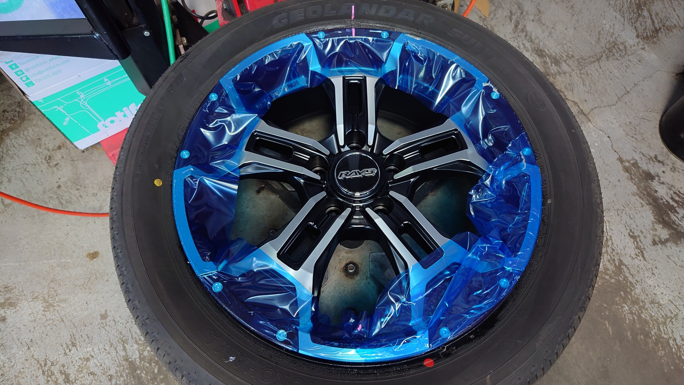 RAYS（レイズ）TEAM DAYTONA（チーム デイトナ）DS5 の装着作業 ／ 三菱 デリカD:5 | 三菱 デリカD：5 ホイール タイヤ > タイヤ・ホイール交換 | Feel ...