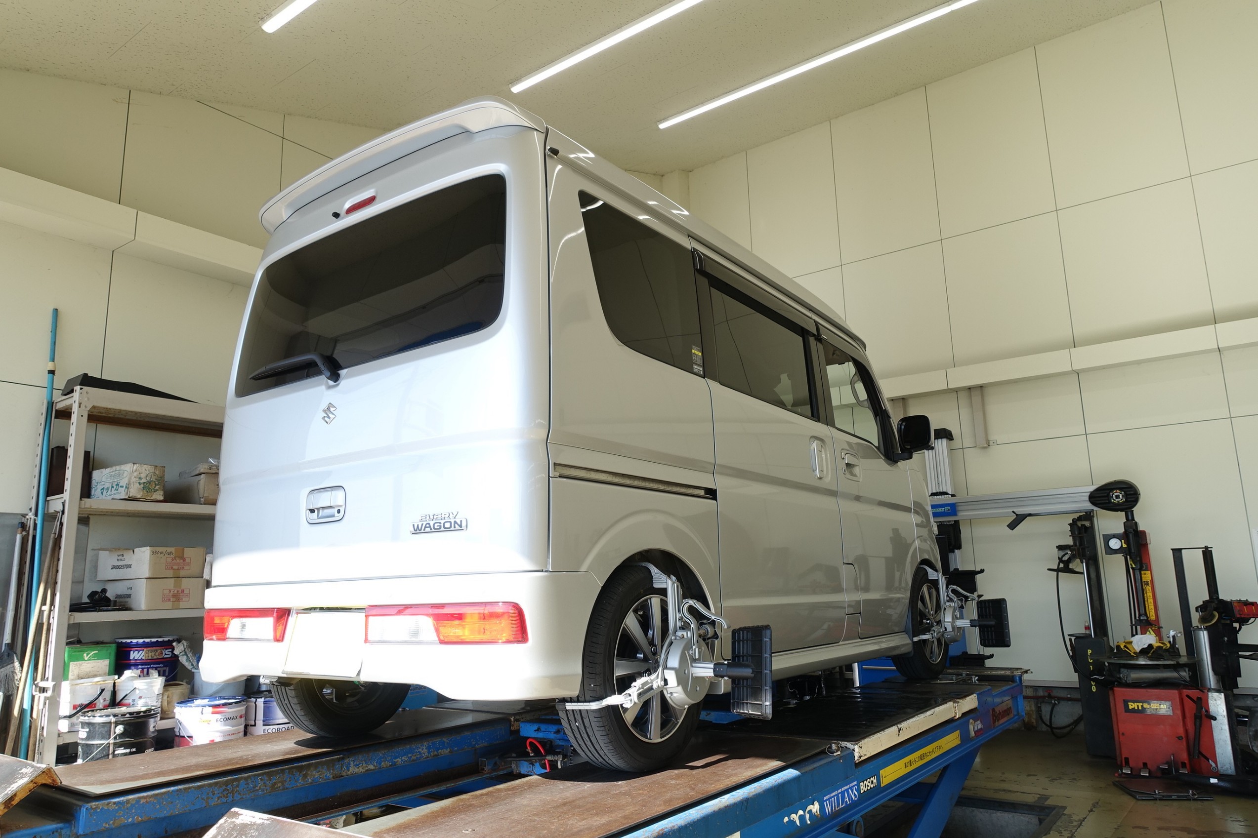 軽のハイトワゴンをローダウンするとノーマルの時より快適でしっかりとした乗り味に！ スズキ エブリイワゴン（DA17W）に「TEIN FLEX Z」の取り付け！ | スズキ エブリイワゴン ...