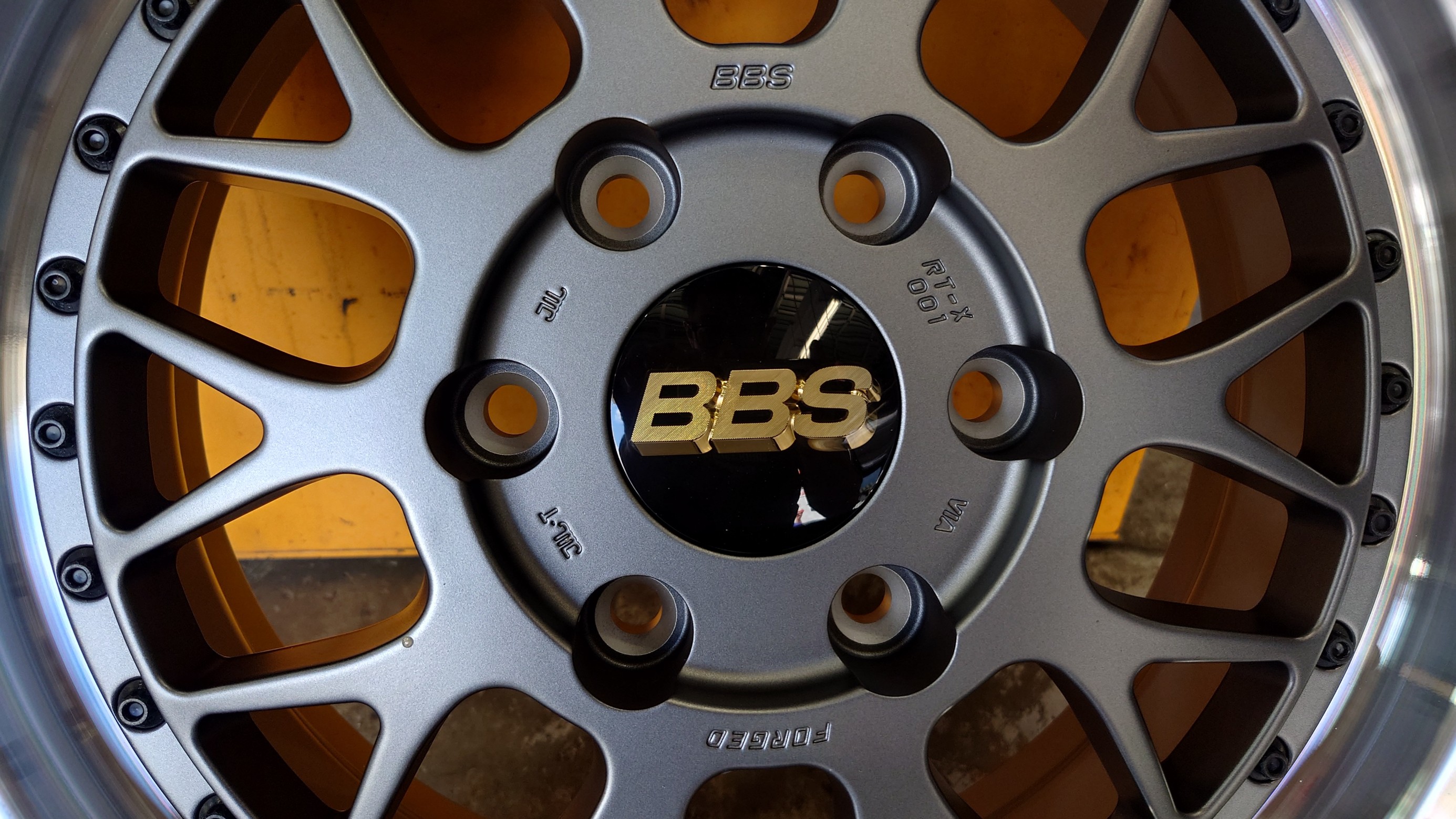 BBS RT-X MGR-SLD の装着作業 ／ トヨタ ハイエース | トヨタ ハイエース ホイール タイヤ > タイヤ・ホイール交換 | Feel Book | スタイルコクピット ...