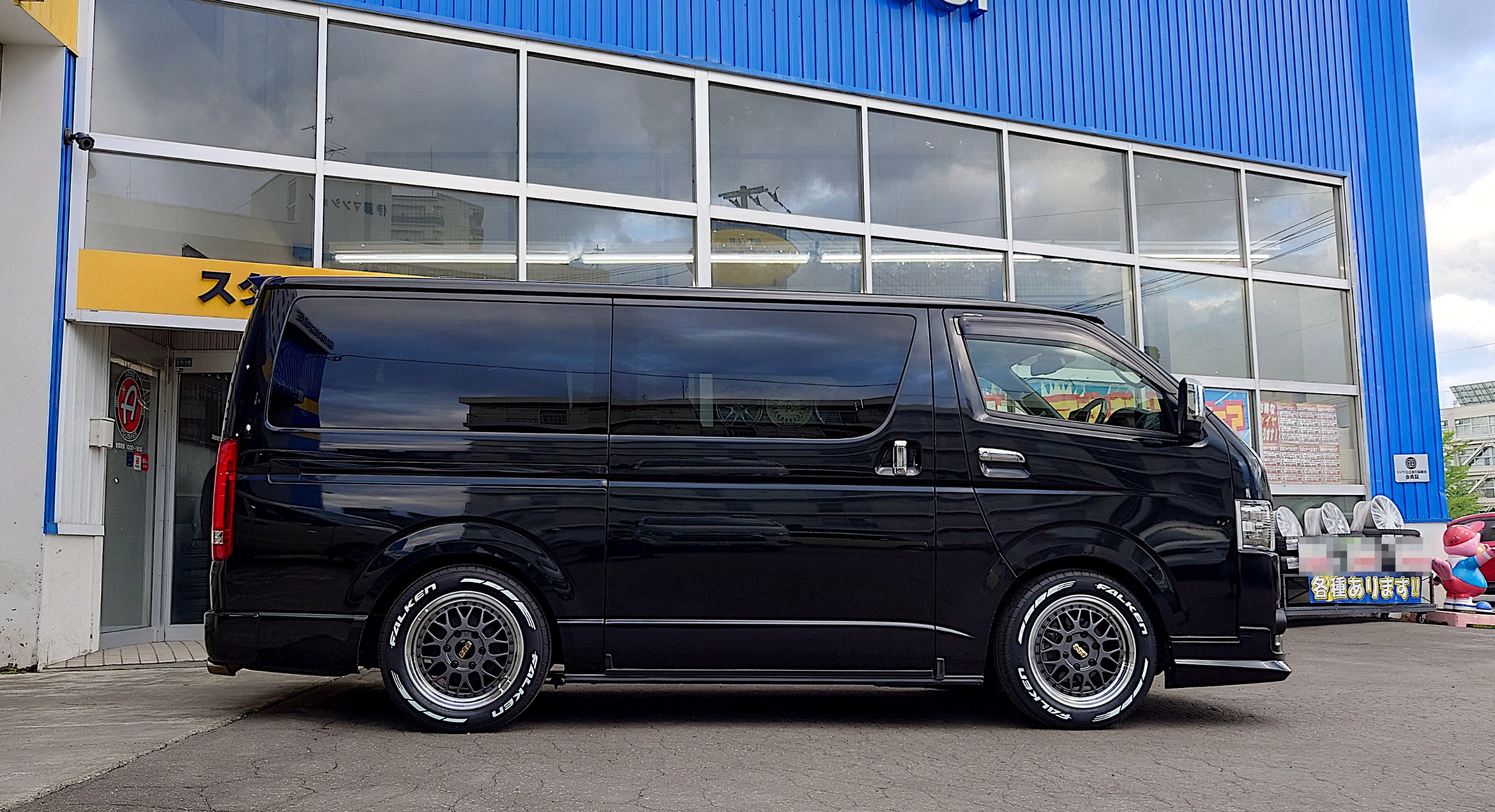 BBS RT-X MGR-SLD の装着作業 ／ トヨタ ハイエース | トヨタ ハイエース ホイール タイヤ > タイヤ・ホイール交換 | Feel Book | スタイルコクピット ...