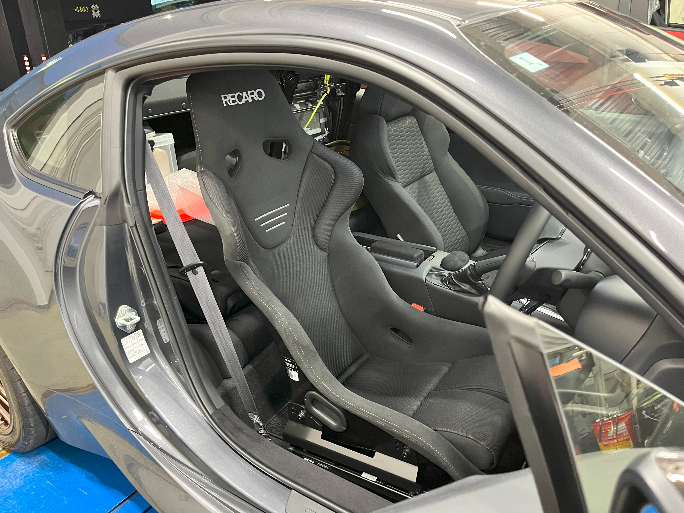 GR86 ZN8 RC “RECARO RS-G”装着 | 取り付け事例 | コクピット21世田谷 | お店の取付加工事例紹介