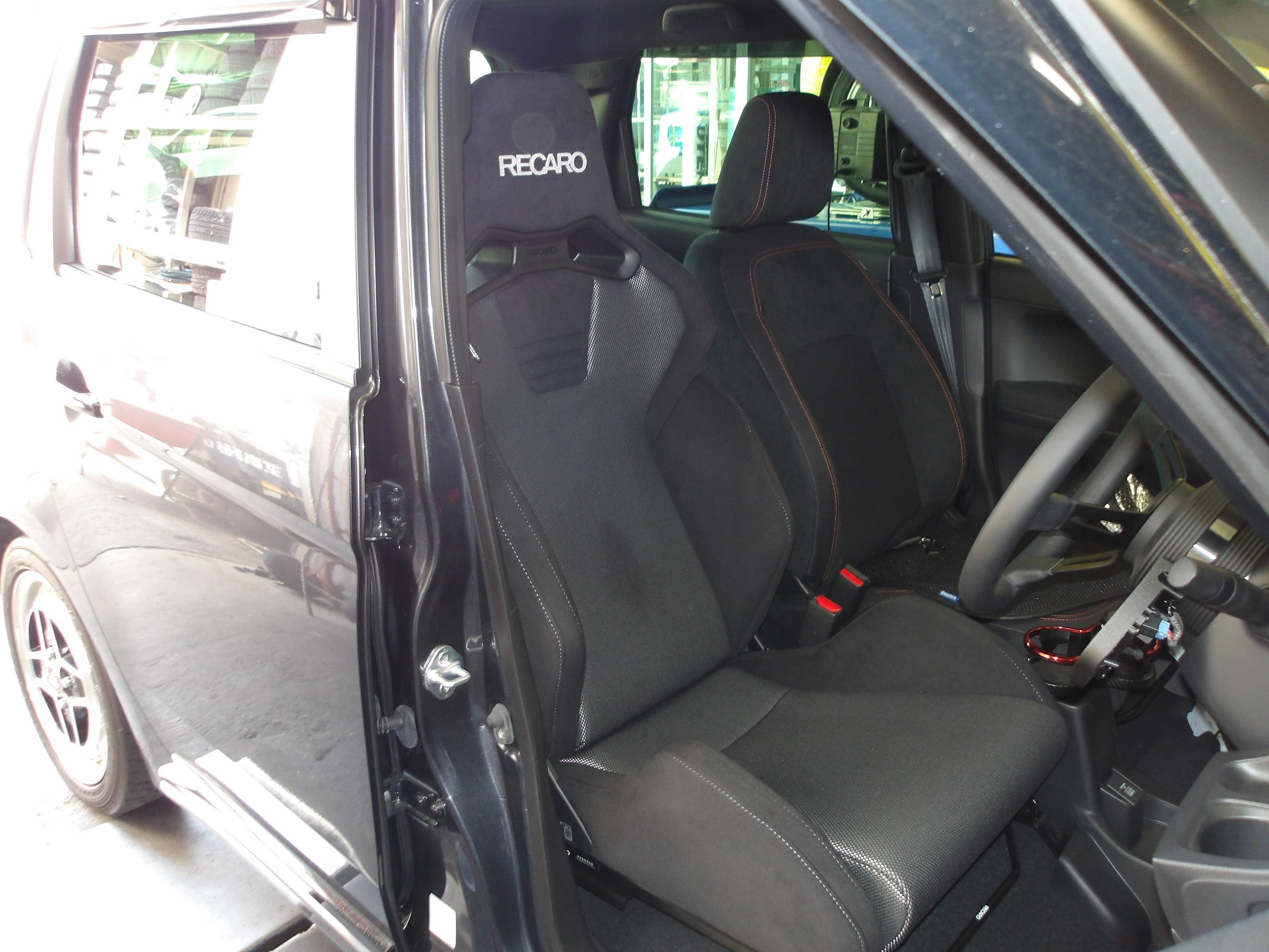 NｰONE（JG3）レカロ製リクライニングスポーツシート「SR-S：BK100」装着。 | ホンダ N-ONE インテリア インテリア > シート交換 | 作業日誌 | コクピット 川越 ...