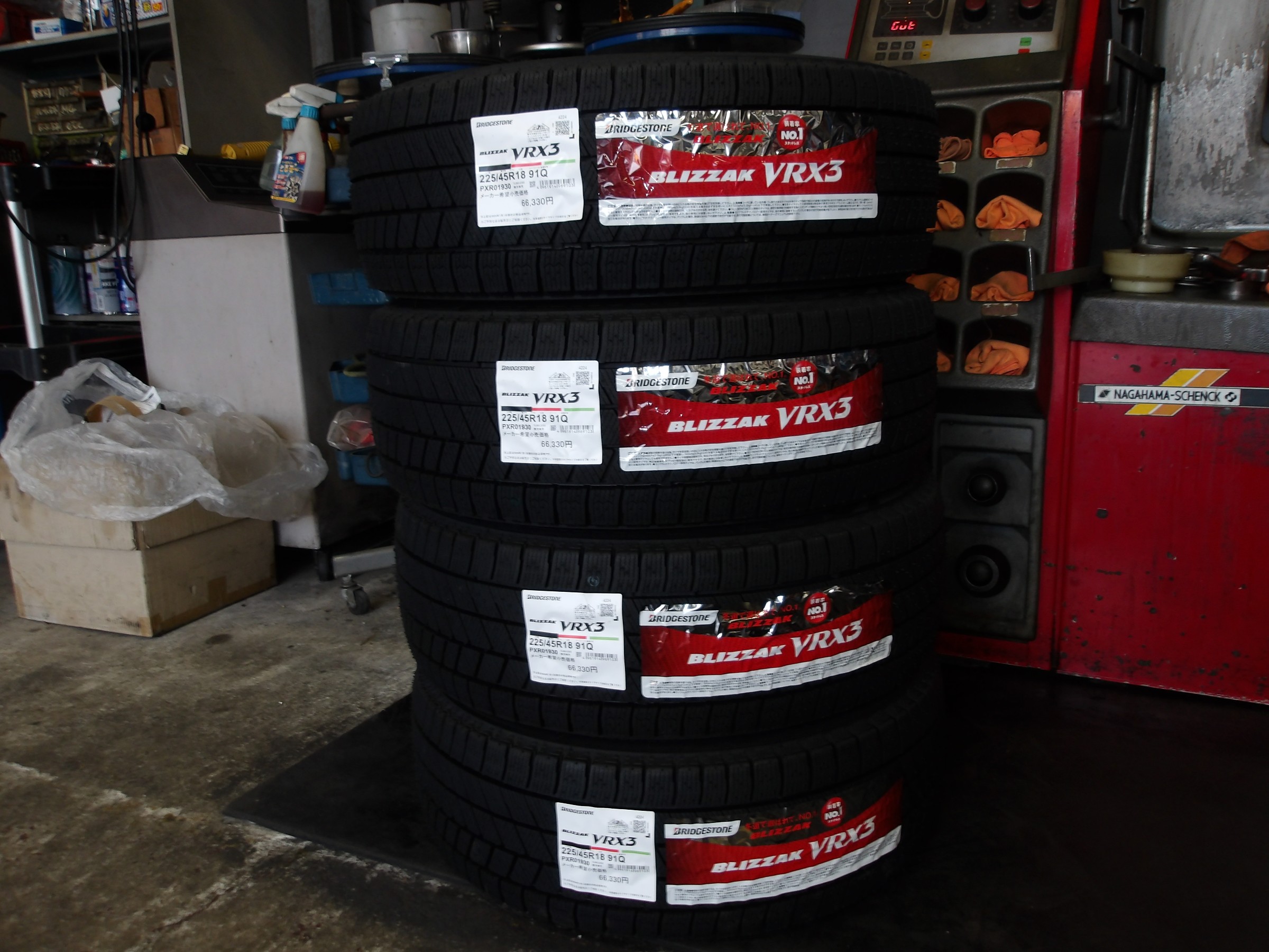 レヴォーグ（VN5）ブリヂストンタイヤスタッドレス「ブリザック VRX3」装着。 | スバル レヴォーグ タイヤ タイヤ > タイヤ交換 | 作業日誌 | コクピット 川越 | お店の得意技紹介