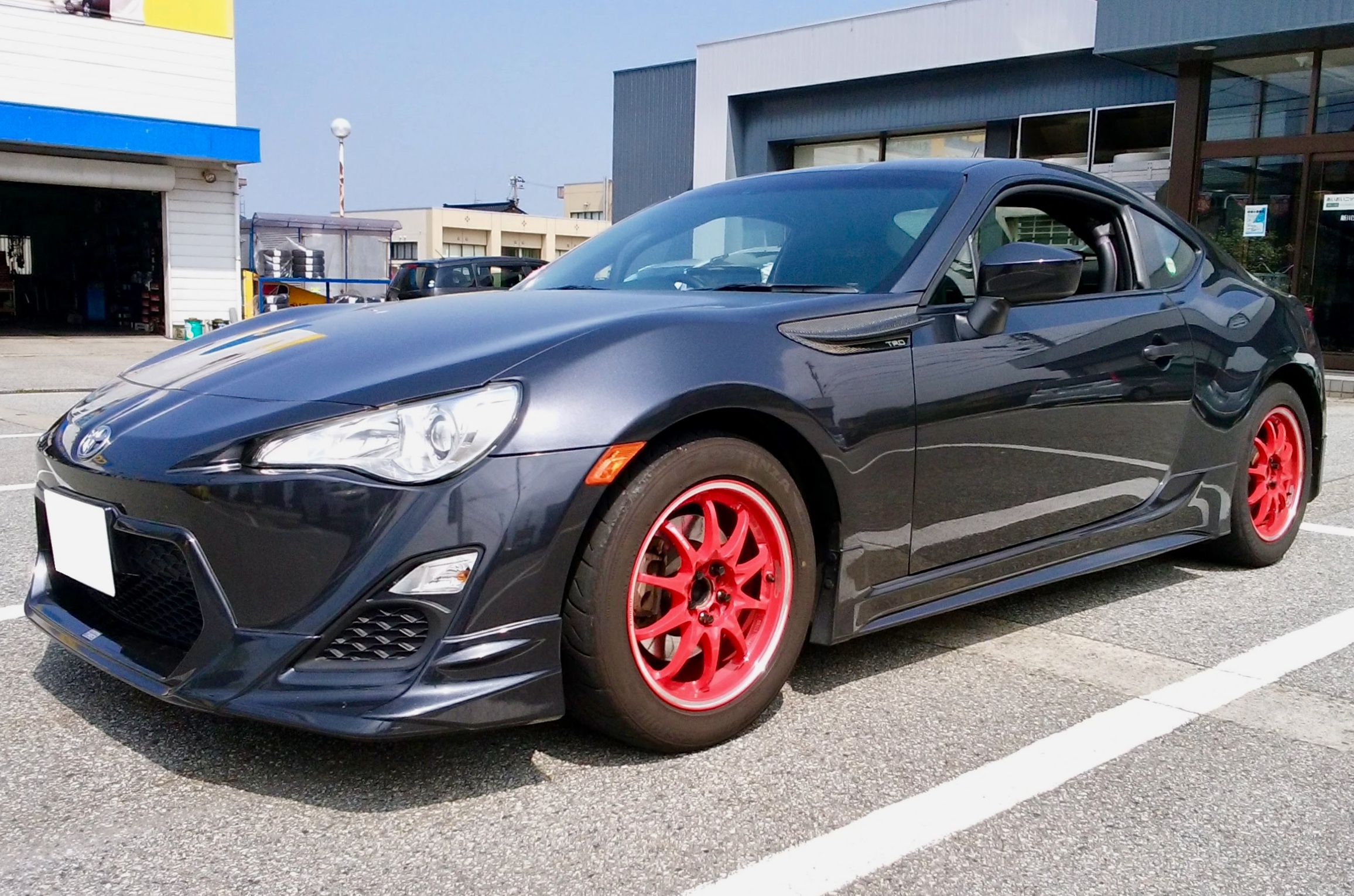 J様 TOYOTA 86 ZN6 | オーナーズカーインデックス | カスタマイズカー紹介 | コクピット 魚津 | お客さまの車高調、ドレスアップ、カスタマイズなど加工取付事例車両の紹介