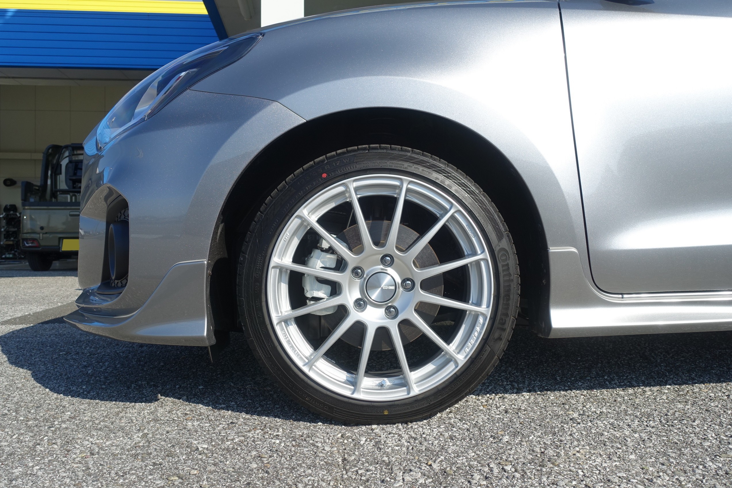 飽きのこないシンプルなデザインが人気の理由！スズキ スイフトスポーツ（ZC33）に「ENKEI PF03」の取り付け！ | スズキ スイフト スポーツ | 店長アサコのブログ | コクピット ...