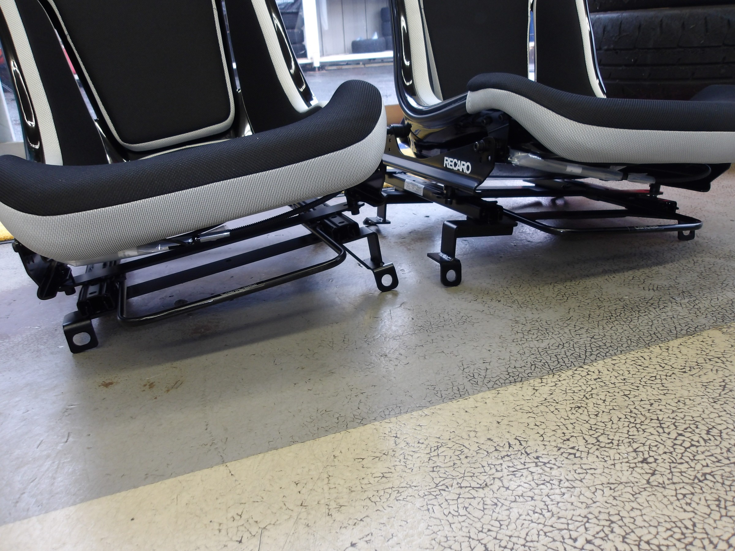 キャロル（AC6P）レカロ製コンフォートバケットシート「RCS」装着（左右） | マツダ キャロル インテリア インテリア > シート交換 | 作業日誌 | コクピット 川越 | お店の得意技紹介