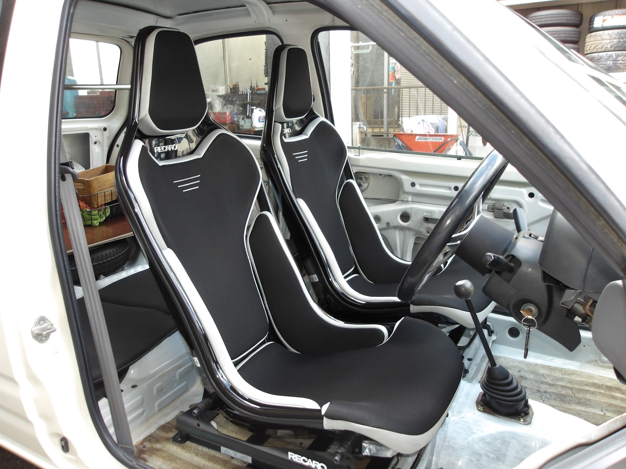 キャロル（AC6P）レカロ製コンフォートバケットシート「RCS」装着（左右） | マツダ キャロル インテリア インテリア > シート交換 | 作業日誌 | コクピット 川越 | お店の得意技紹介