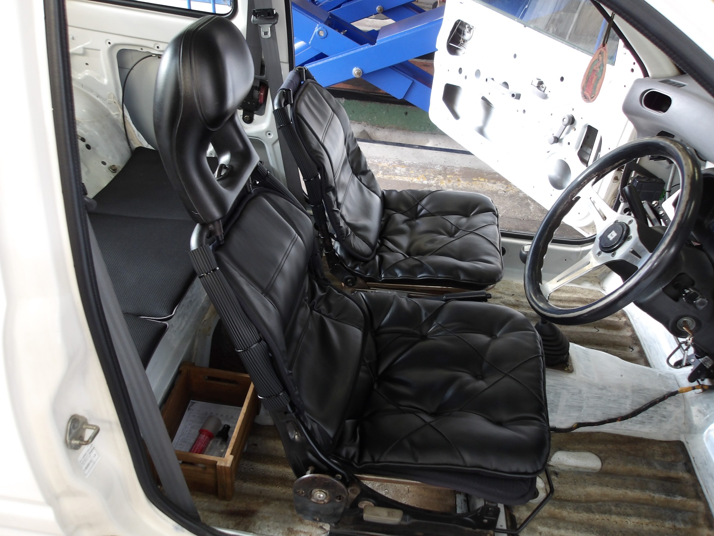 キャロル（AC6P）レカロ製コンフォートバケットシート「RCS」装着（左右） | マツダ キャロル インテリア インテリア > シート交換 | 作業日誌 | コクピット 川越 | お店の得意技紹介