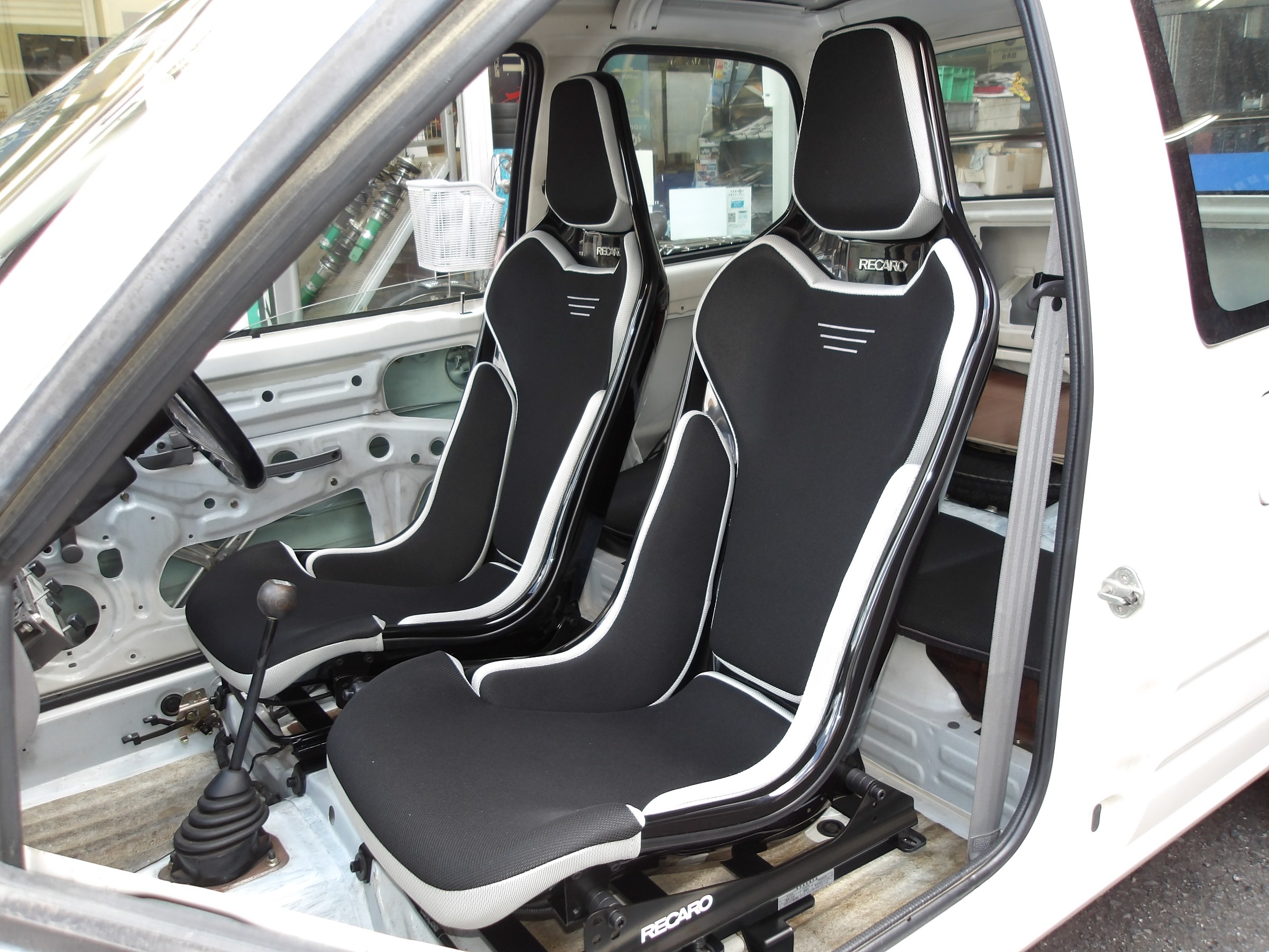 キャロル（AC6P）レカロ製コンフォートバケットシート「RCS」装着（左右） | マツダ キャロル インテリア インテリア > シート交換 | 作業日誌 | コクピット 川越 | お店の得意技紹介