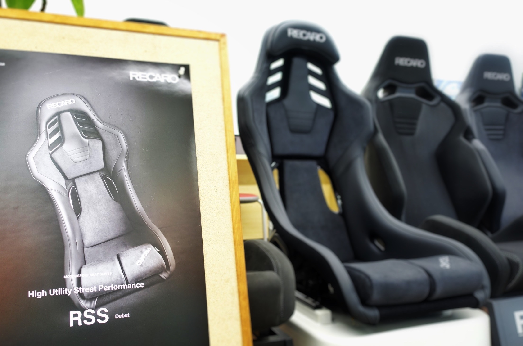 【緊急告知】話題沸騰中の最新フルバケットシート「RECARO RSS」の試座シートがついに入荷しました！ | 店長アサコのブログ | コクピット 55 | 車のカスタマイズにかかわるスタッフより