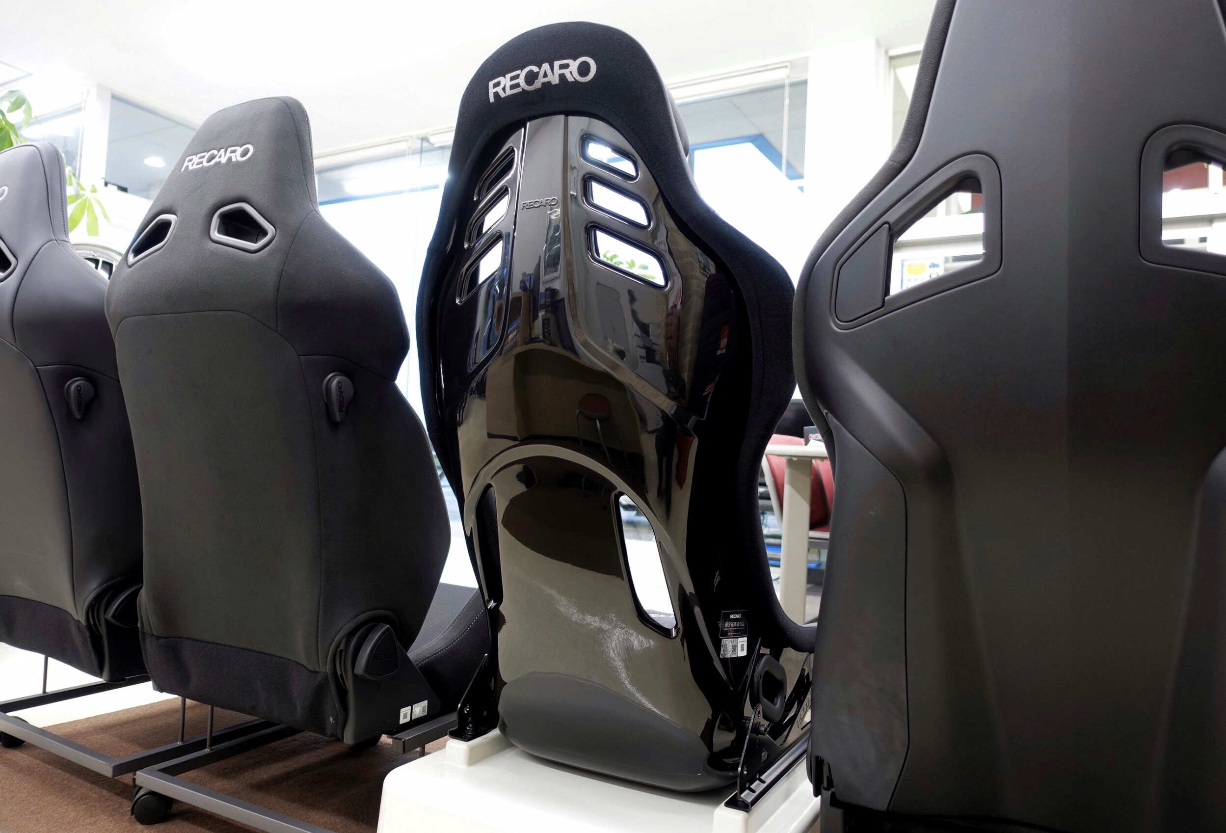 【緊急告知】話題沸騰中の最新フルバケットシート「RECARO RSS」の試座シートがついに入荷しました！ | 店長アサコのブログ | コクピット 55 | 車のカスタマイズにかかわるスタッフより