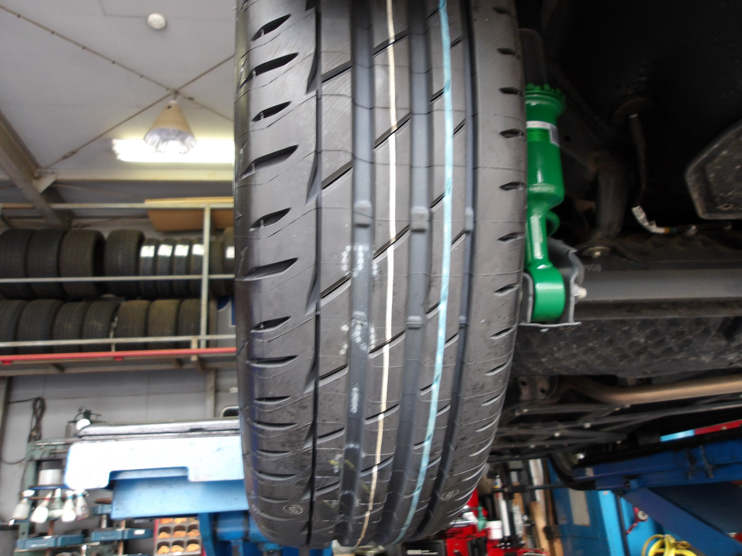 コペン（LA400K）ブリヂストンタイヤ「ポテンザ アドレナリン RE004」装着。 | ダイハツ コペン タイヤ タイヤ > タイヤ交換 | 作業日誌 | コクピット 川越 | お店の得意技紹介