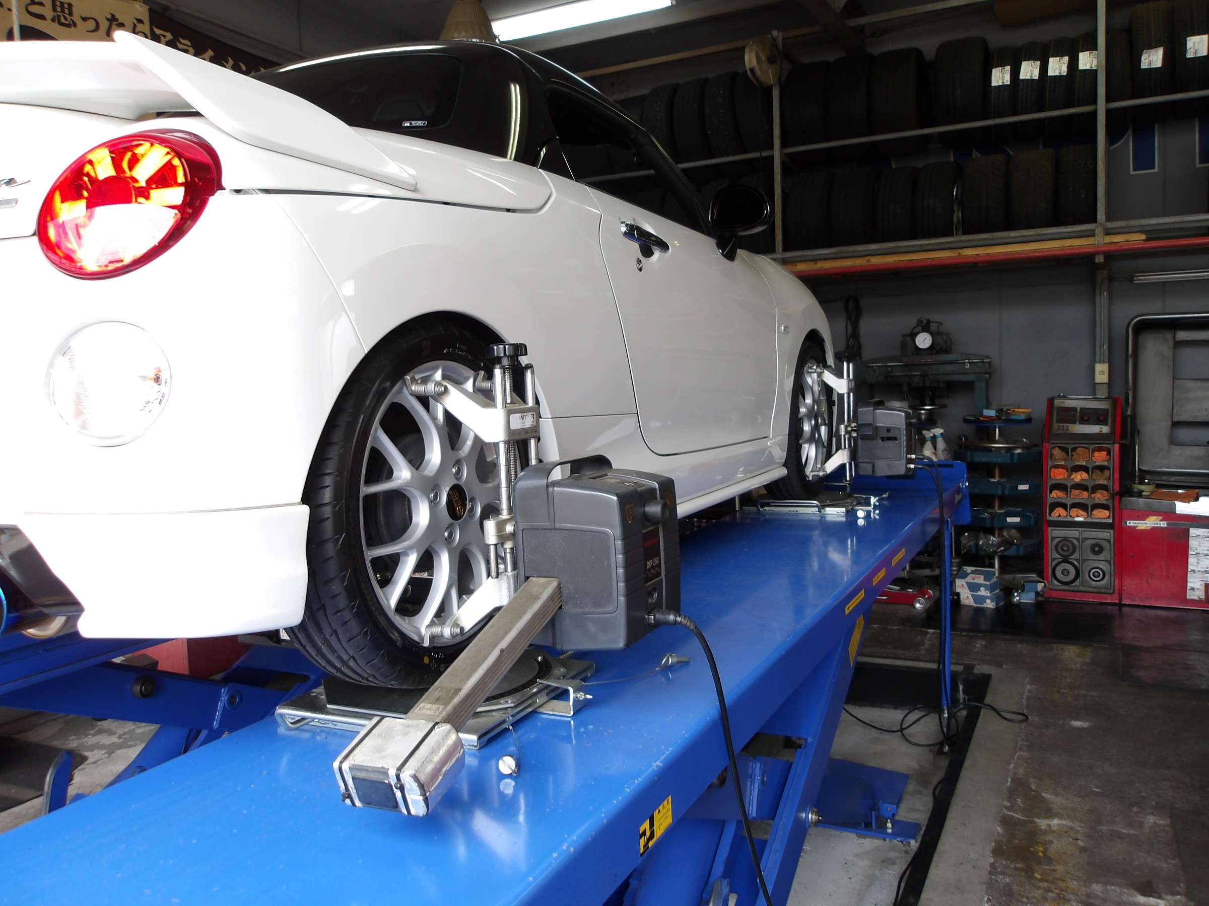 コペン（LA400K）ブリヂストンタイヤ「ポテンザ アドレナリン RE004」装着。 | ダイハツ コペン タイヤ タイヤ > タイヤ交換 | 作業日誌 | コクピット 川越 | お店の得意技紹介