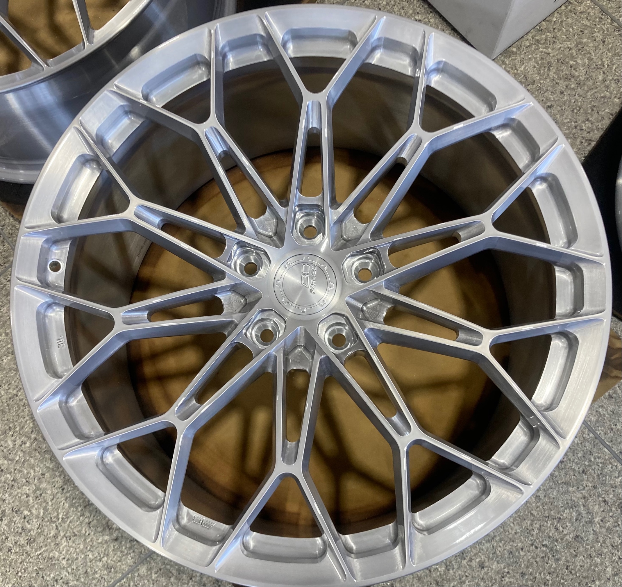 971パナメーラへ「BC FORGED EH28」！ | ポルシェ パナメーラ ホイール タイヤ > タイヤ・ホイール交換 | スタッフ日記 ...