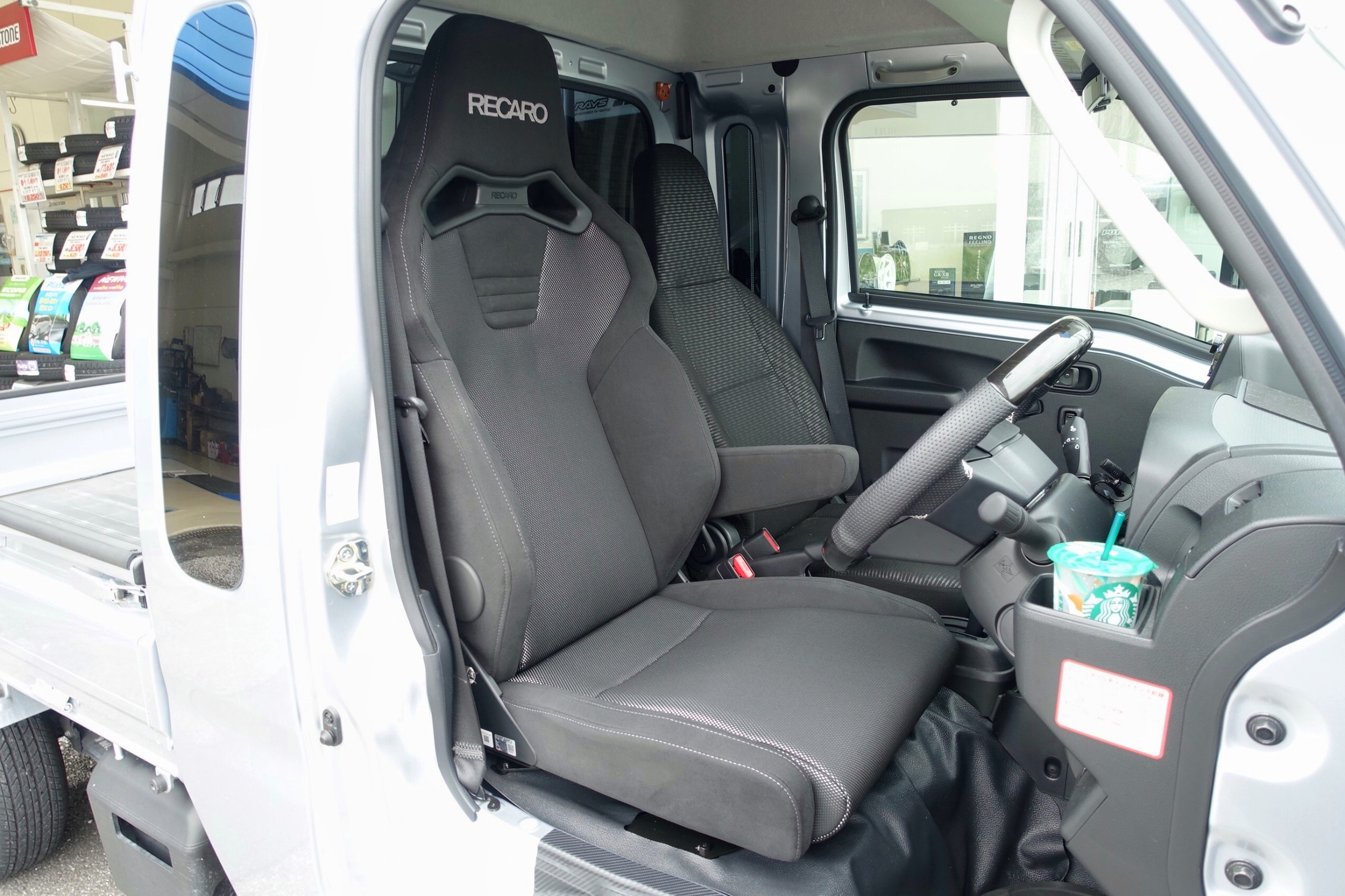 “軽トラ＋レカロシート”で毎日の苦痛とおさらば！ダイハツ ハイゼットジャンボ（S510P）に「RECARO SR-C BK100」の取り付け！ | ダイハツ ハイゼット | 店長アサコのブログ ...
